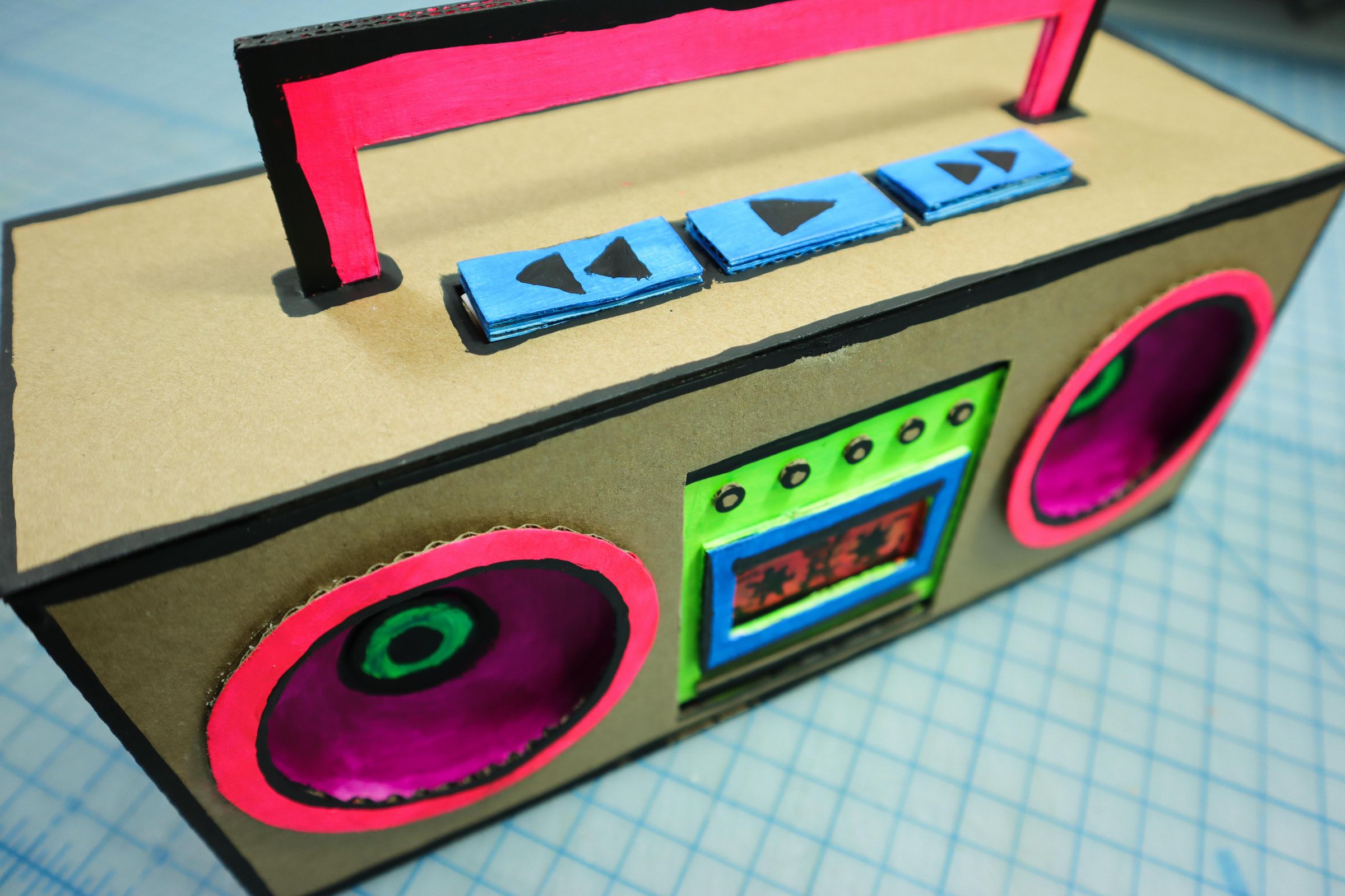 MP3 Playing 90's BoomBox : 18 Steps (with Pictures) - Instructables