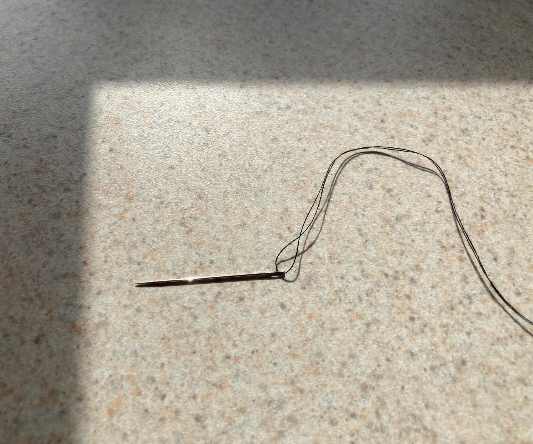 How to Thread a Needle : 7 Steps (with Pictures) - Instructables