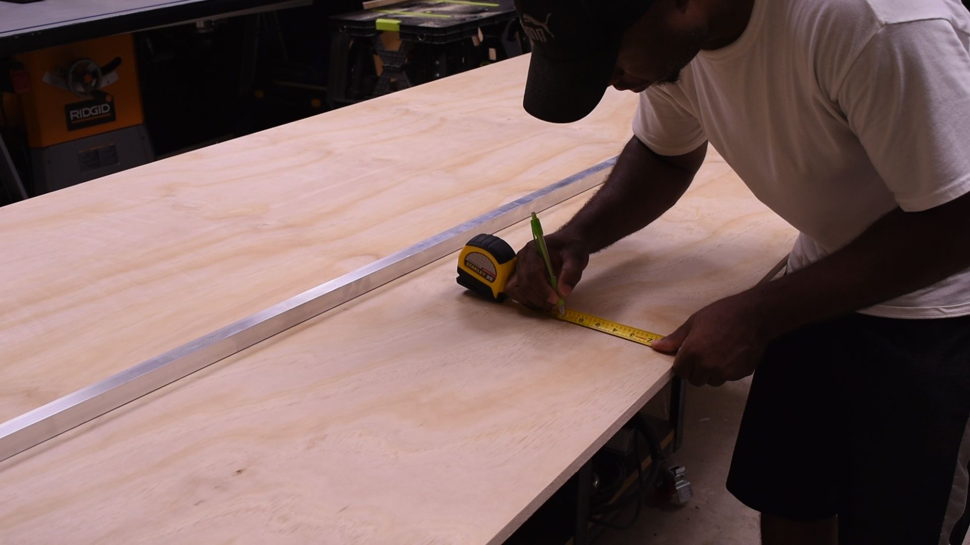 How to Make a Track Saw Guide for a Circular Saw : 8 Steps (with ...