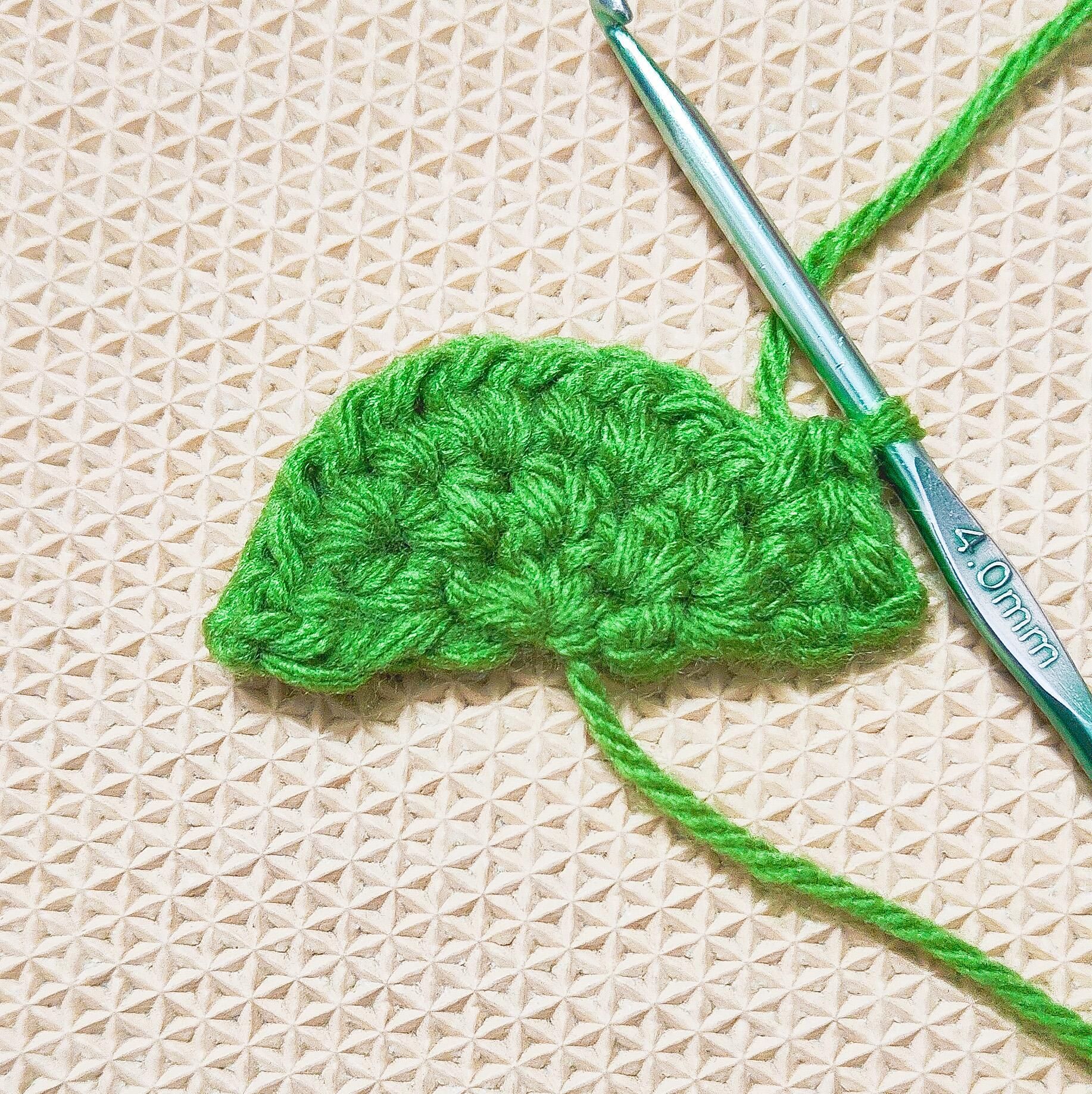 How to Make a Perfect Semi Circle With Half Double Crochets : 7 Steps ...
