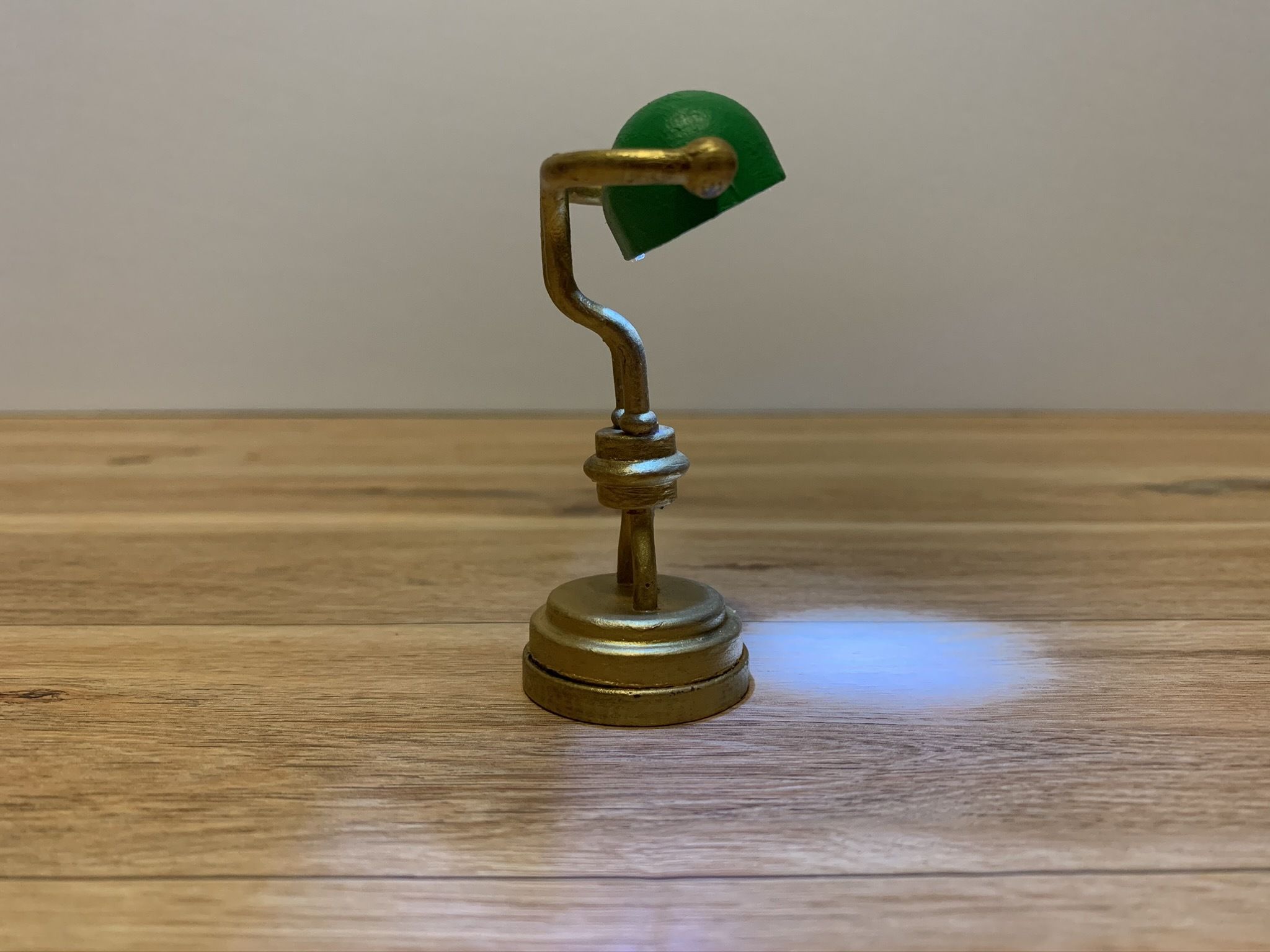 A TINY YET WORKING CLASSIC BANKER'S LAMP : 6 Steps (with Pictures ...