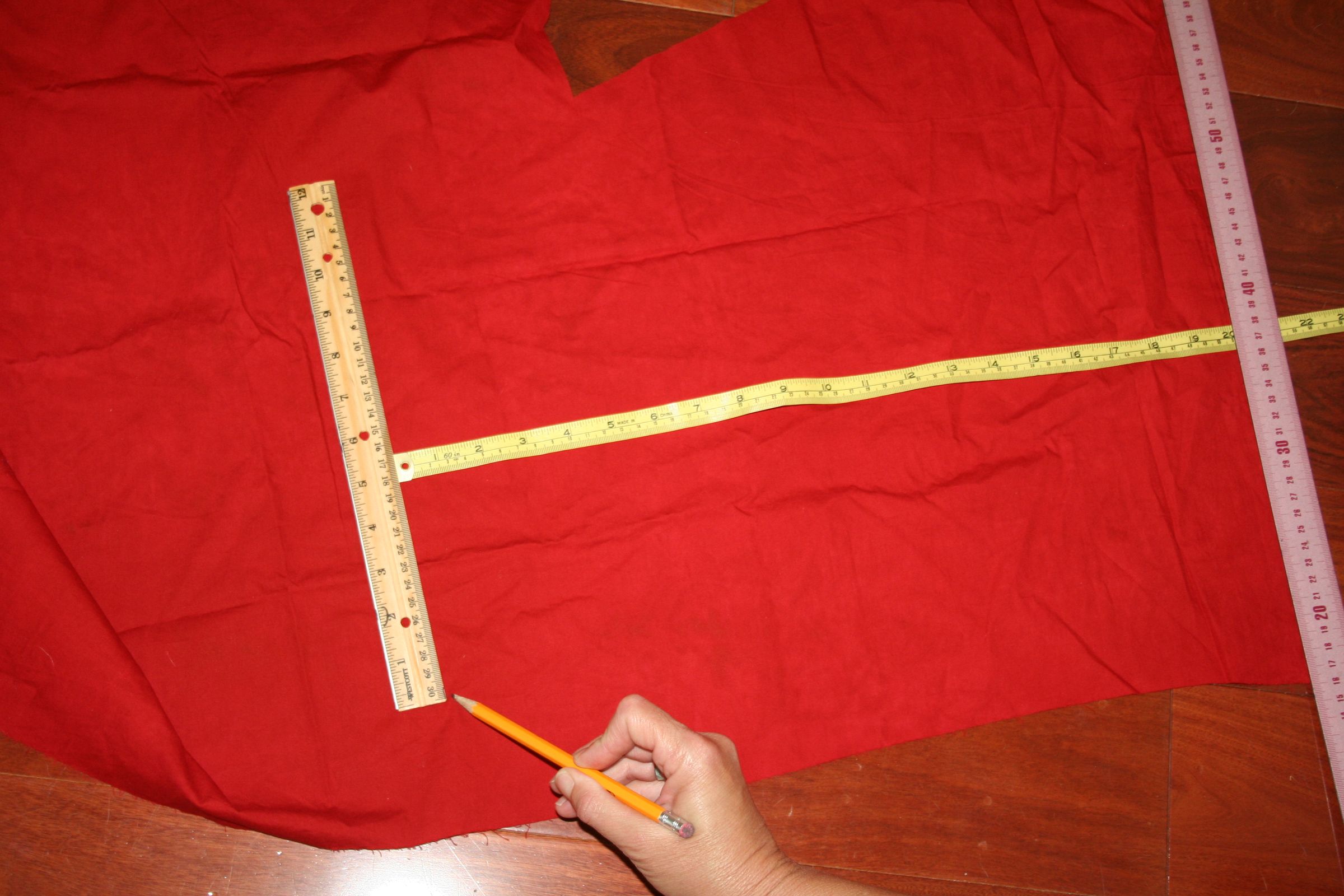 Underdog Cape for Your Dog!! : 6 Steps - Instructables