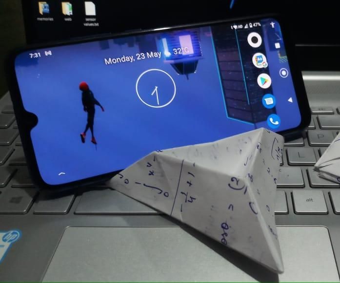 Foldable Paper Mobile Stand With Old Paper : 8 Steps (with Pictures ...