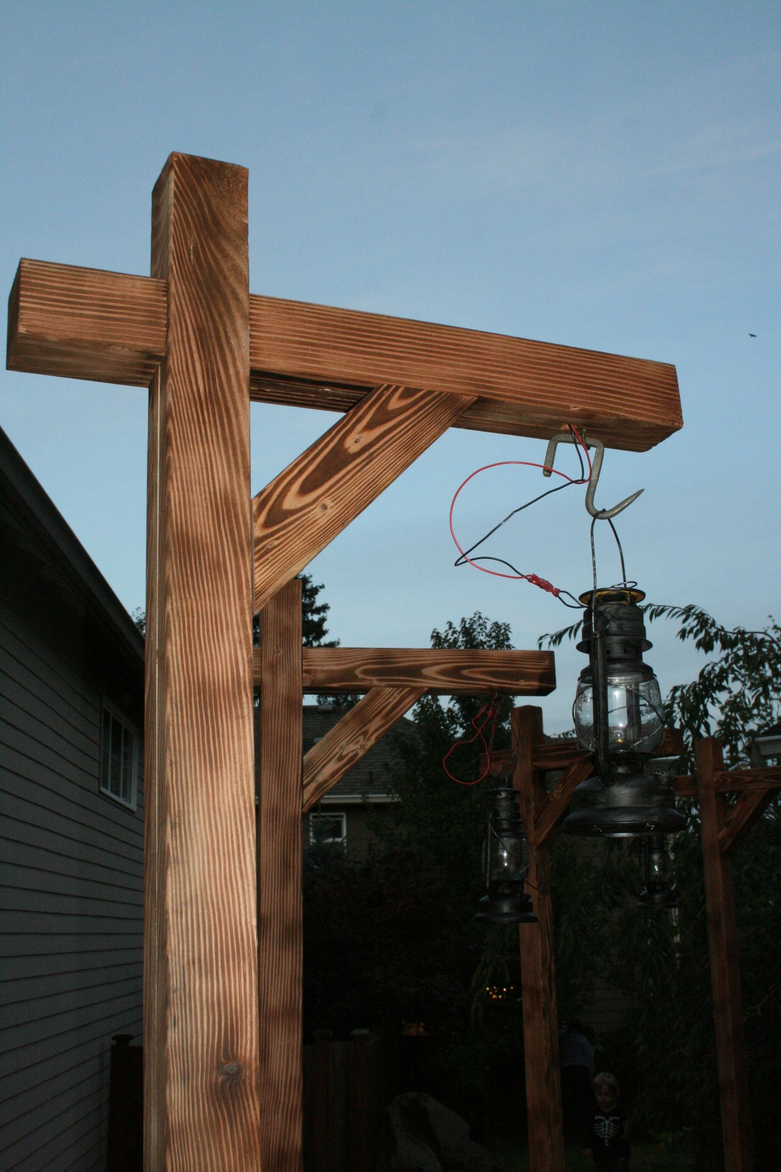 Haunted Walkway Lantern Posts : 7 Steps (with Pictures) - Instructables