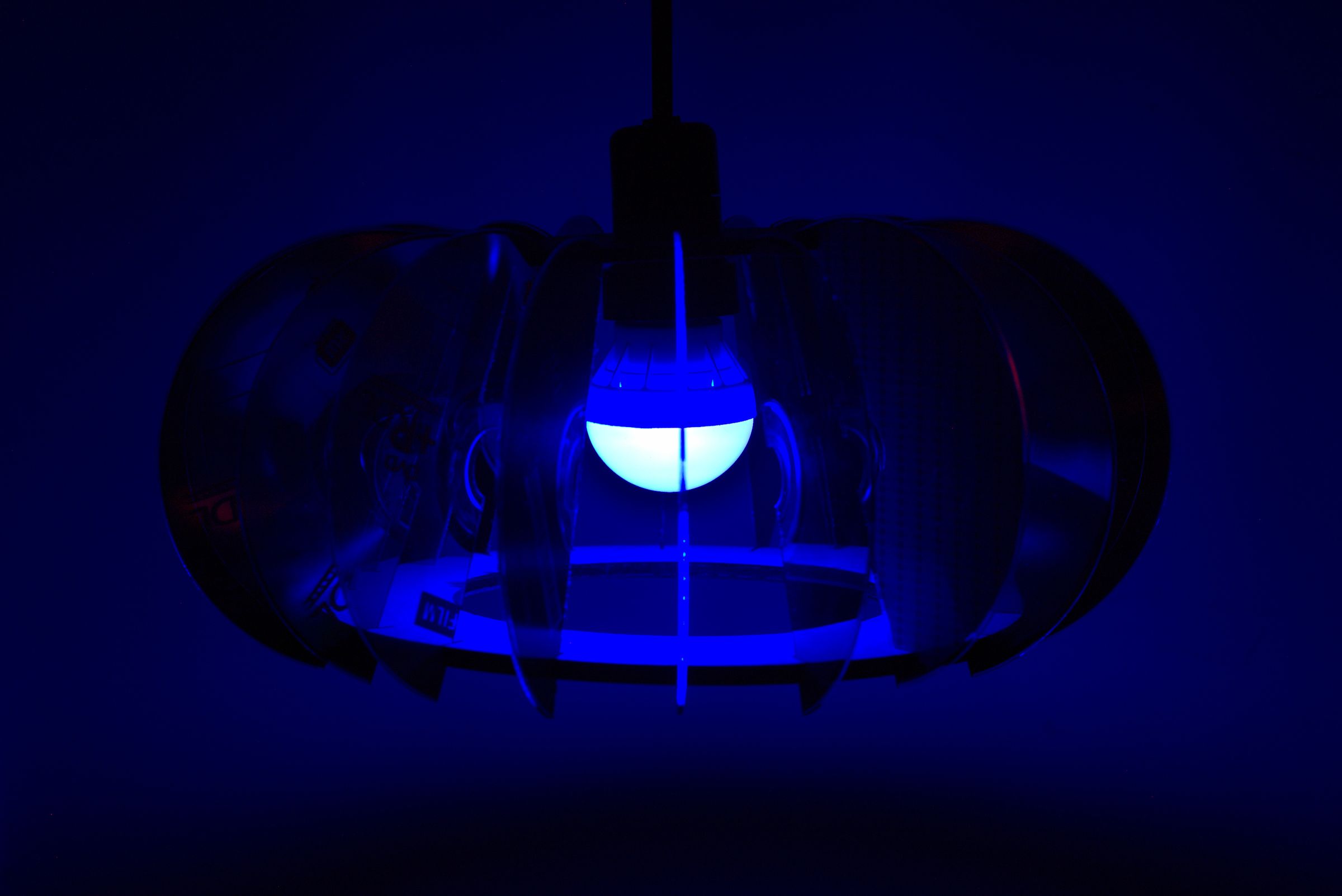 CD-Lamp : 8 Steps - Instructables