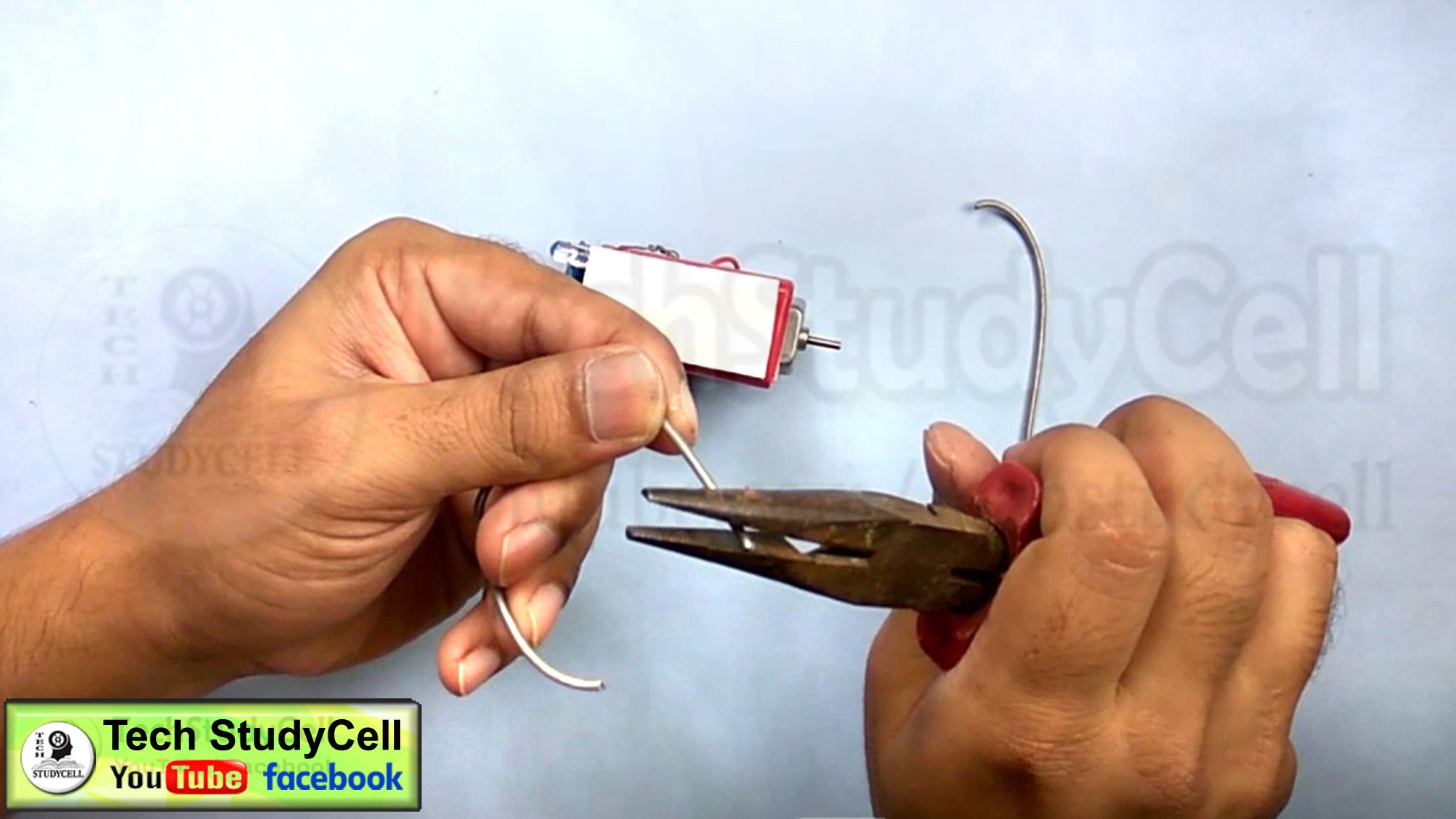 How to Make a Mini Bug Robot in 5 Minutes : 10 Steps - Instructables