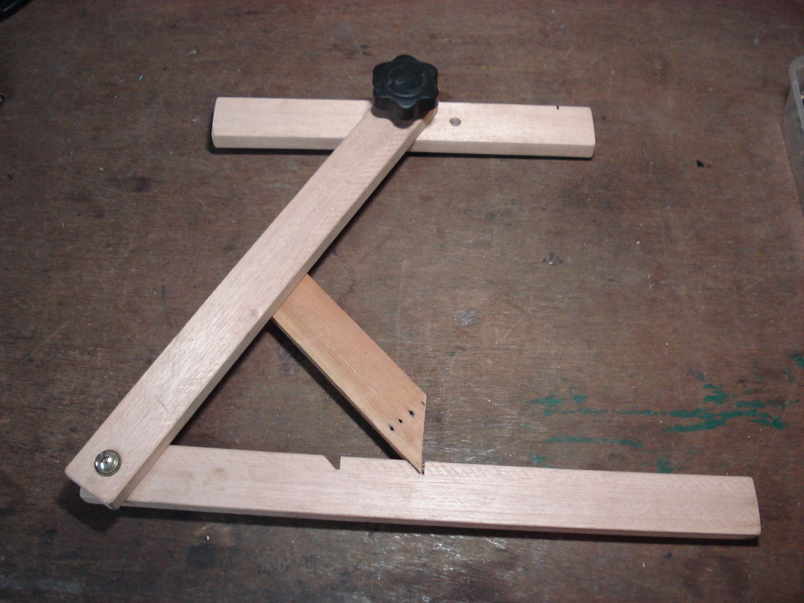 Laptop Stand for Bed - My Design : 5 Steps - Instructables