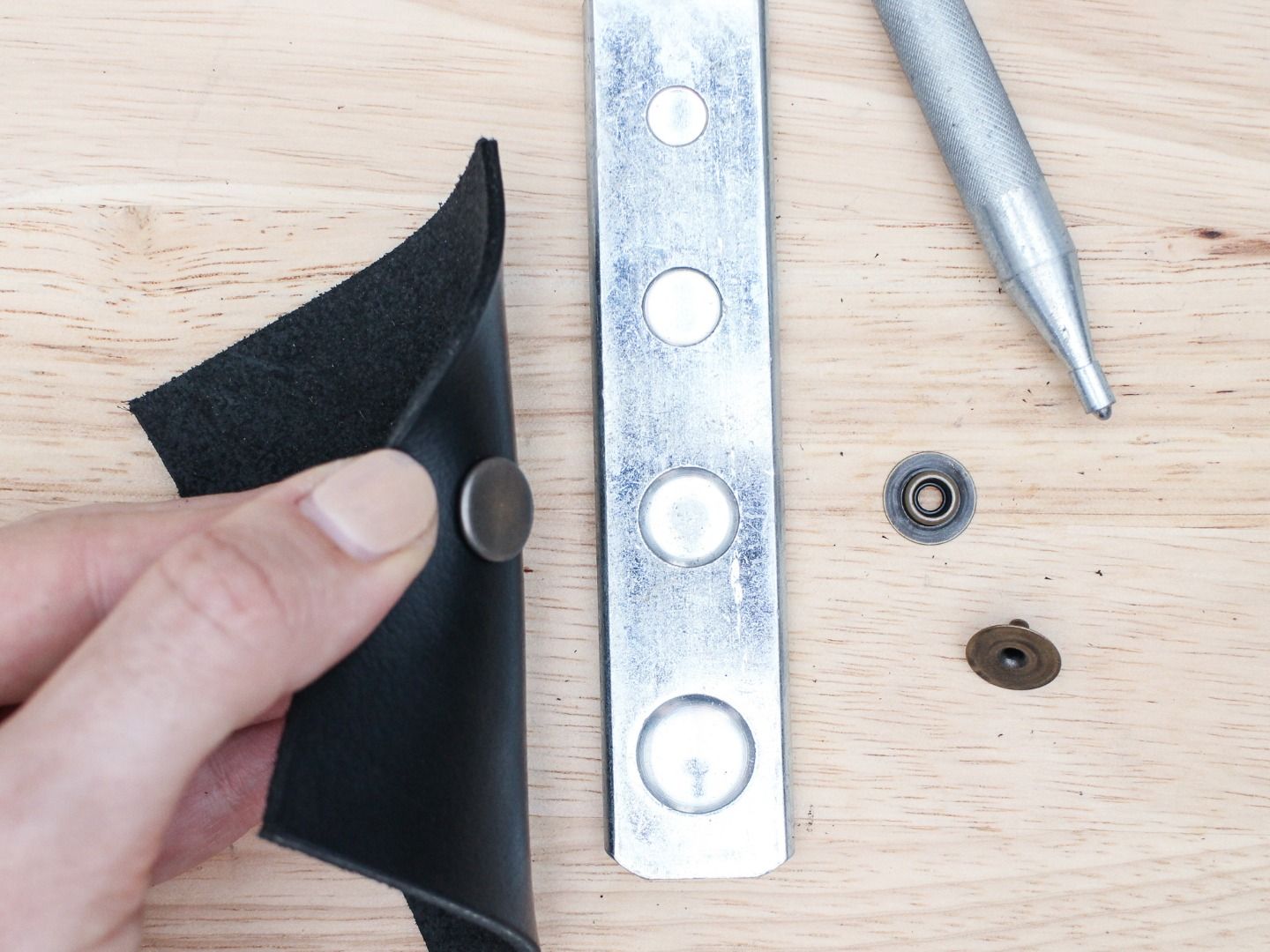 Leather Hardware: Snaps : 5 Steps - Instructables