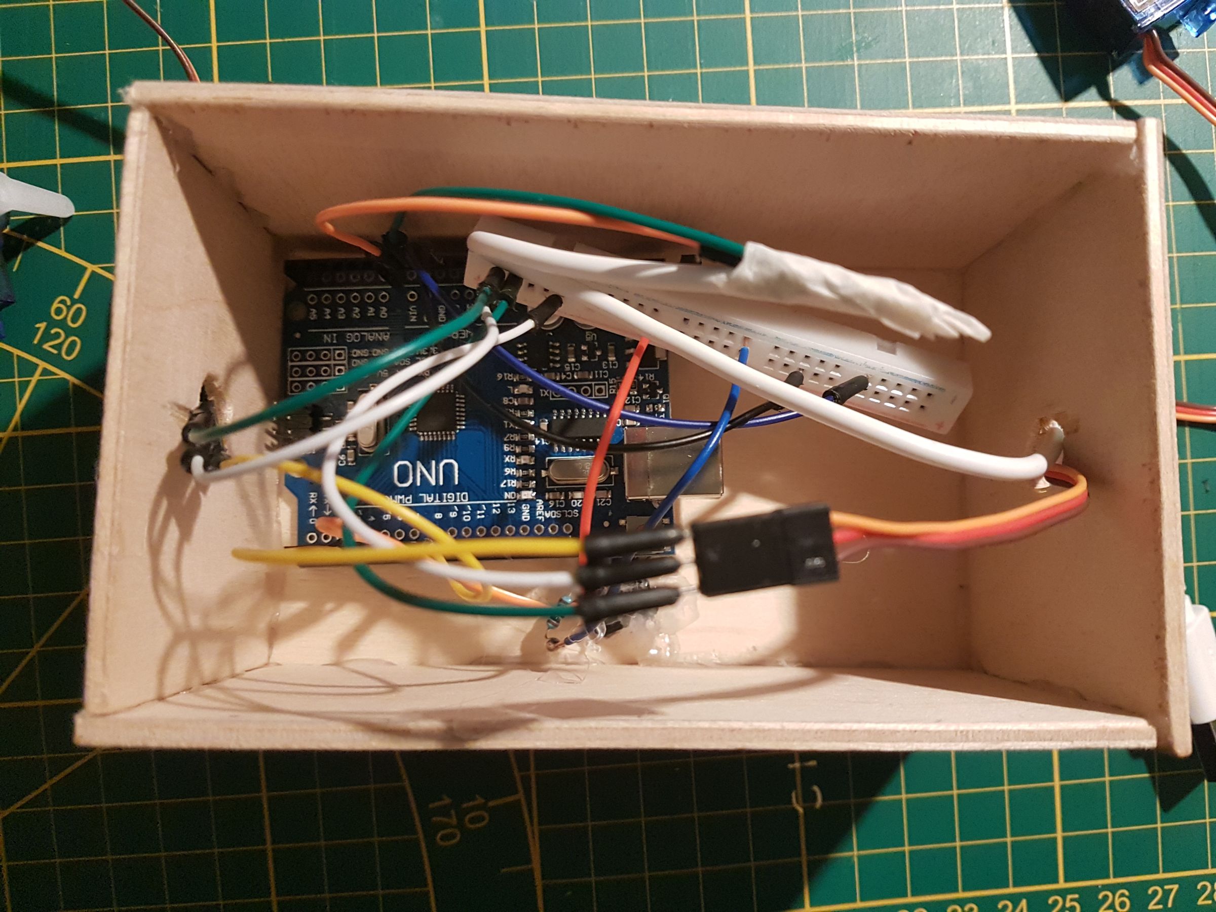 Automatic Rubber Band Catapult : 8 Steps (with Pictures) - Instructables