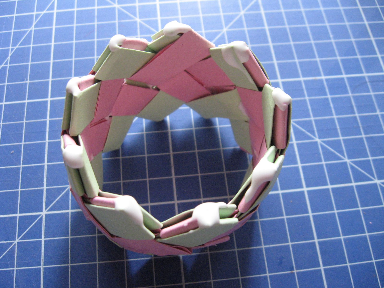 How to Make a Small Paper Vase : 6 Steps (with Pictures) - Instructables