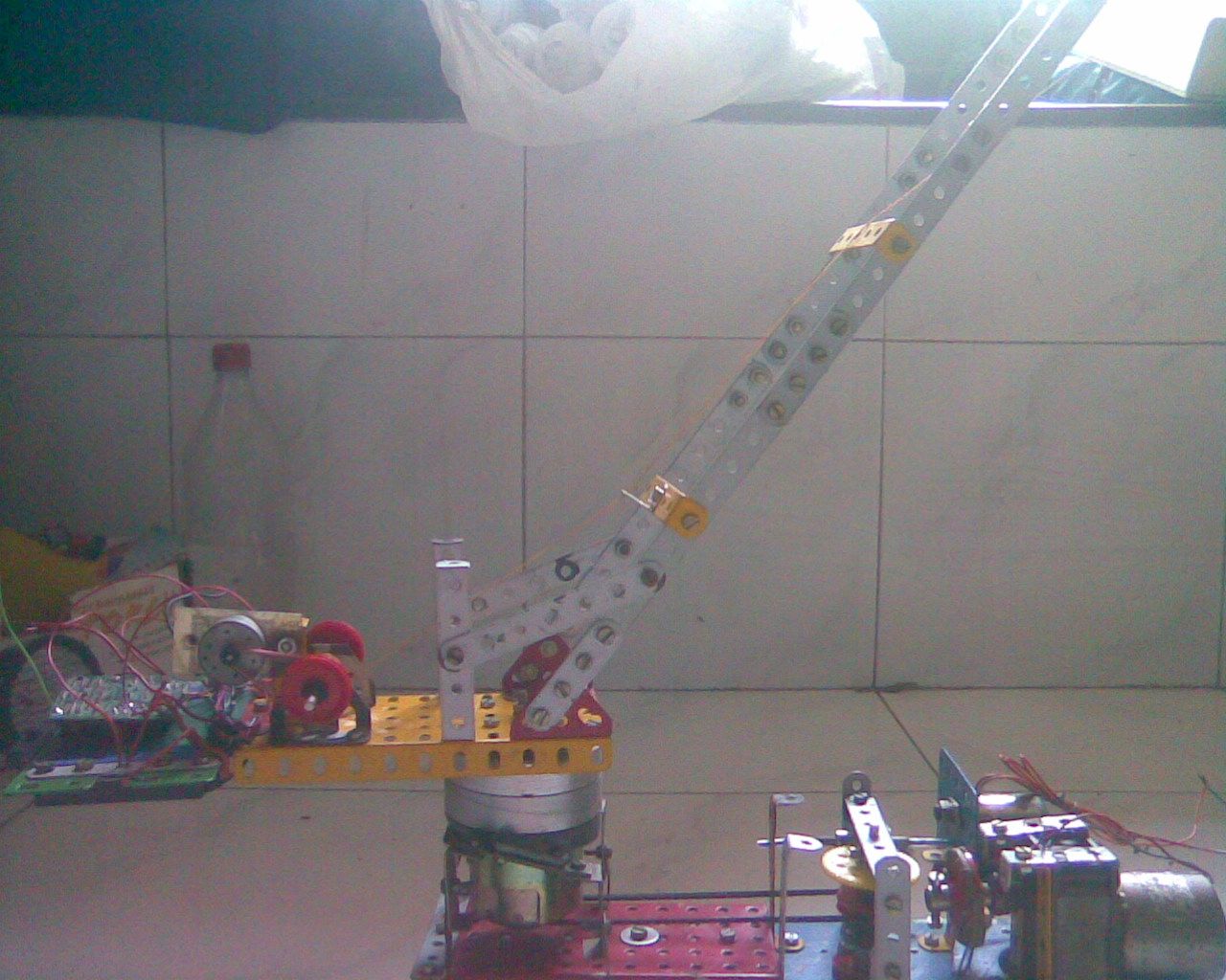 REMOTE CONTROLLED CRANE : 8 Steps - Instructables