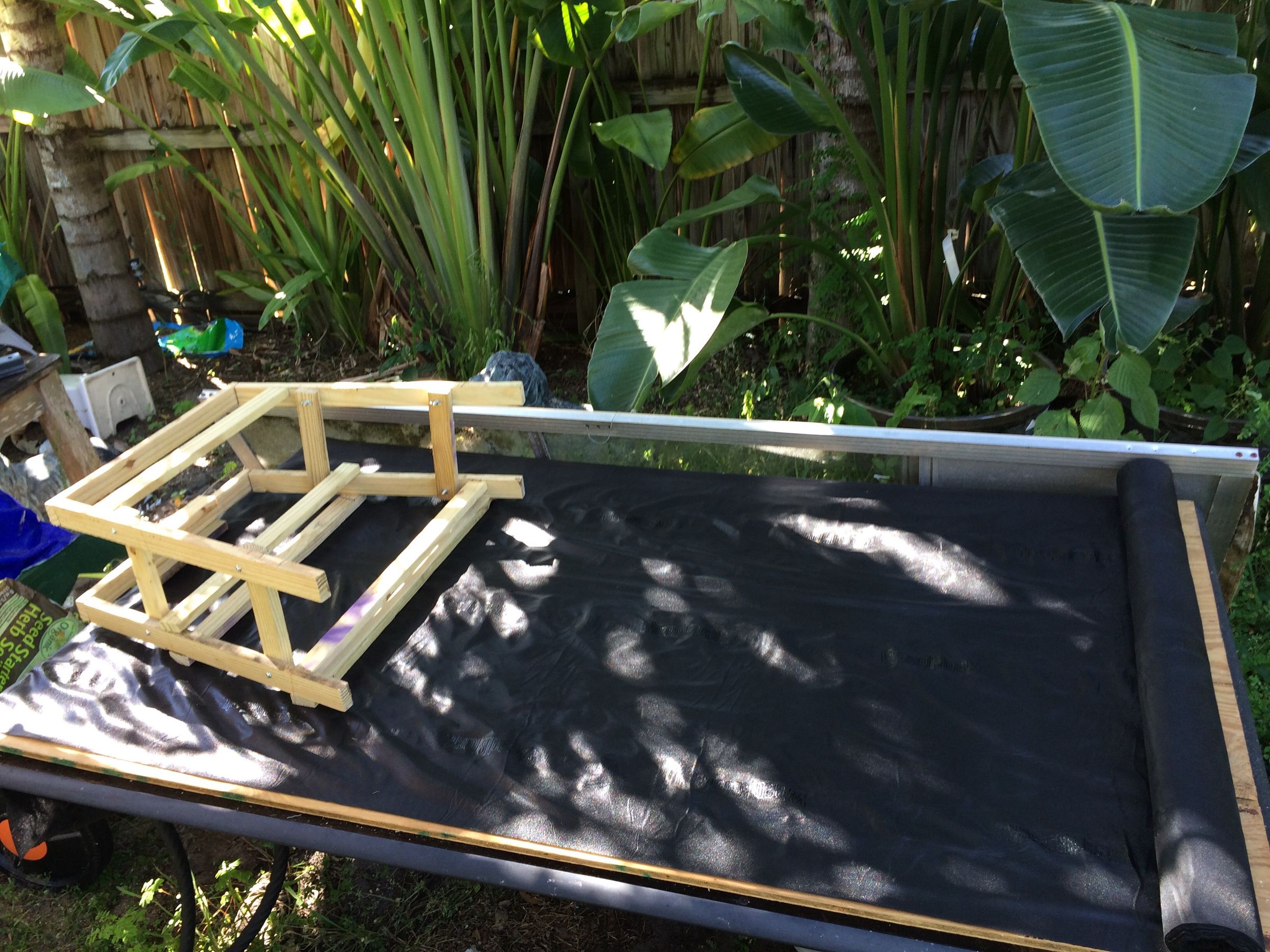 Flying Casket With Flamingo Pall Bearers : 5 Steps - Instructables