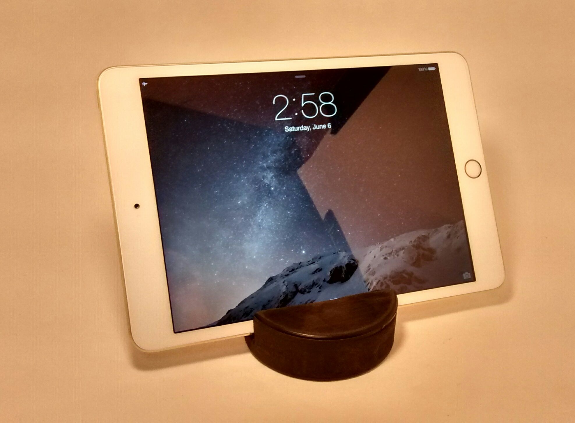 Hockey Puck Phone Stand-Minimalistic Version (v2.0) : 5 Steps (with ...