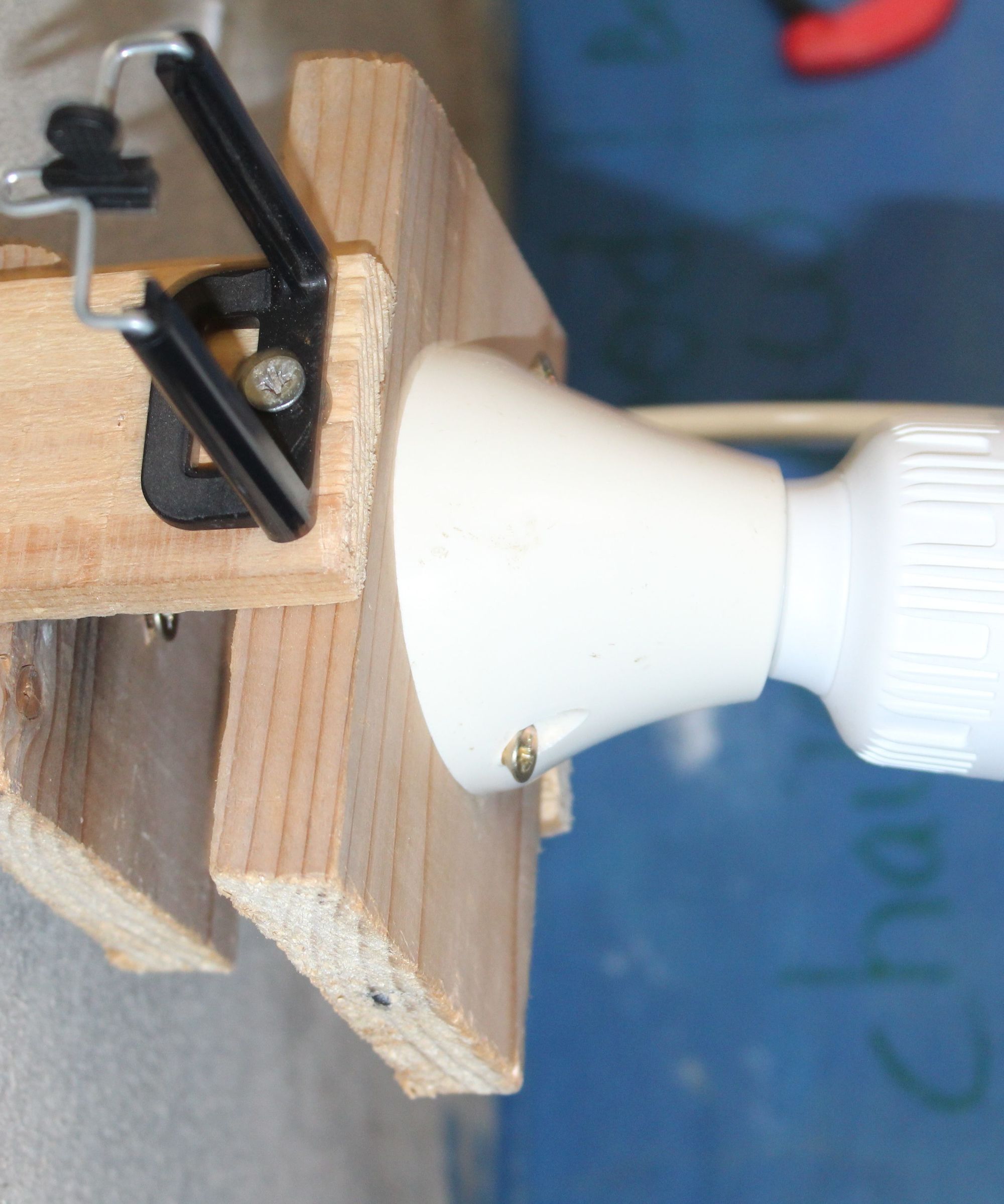 How to Make a Simple Workshop Lamp : 13 Steps - Instructables