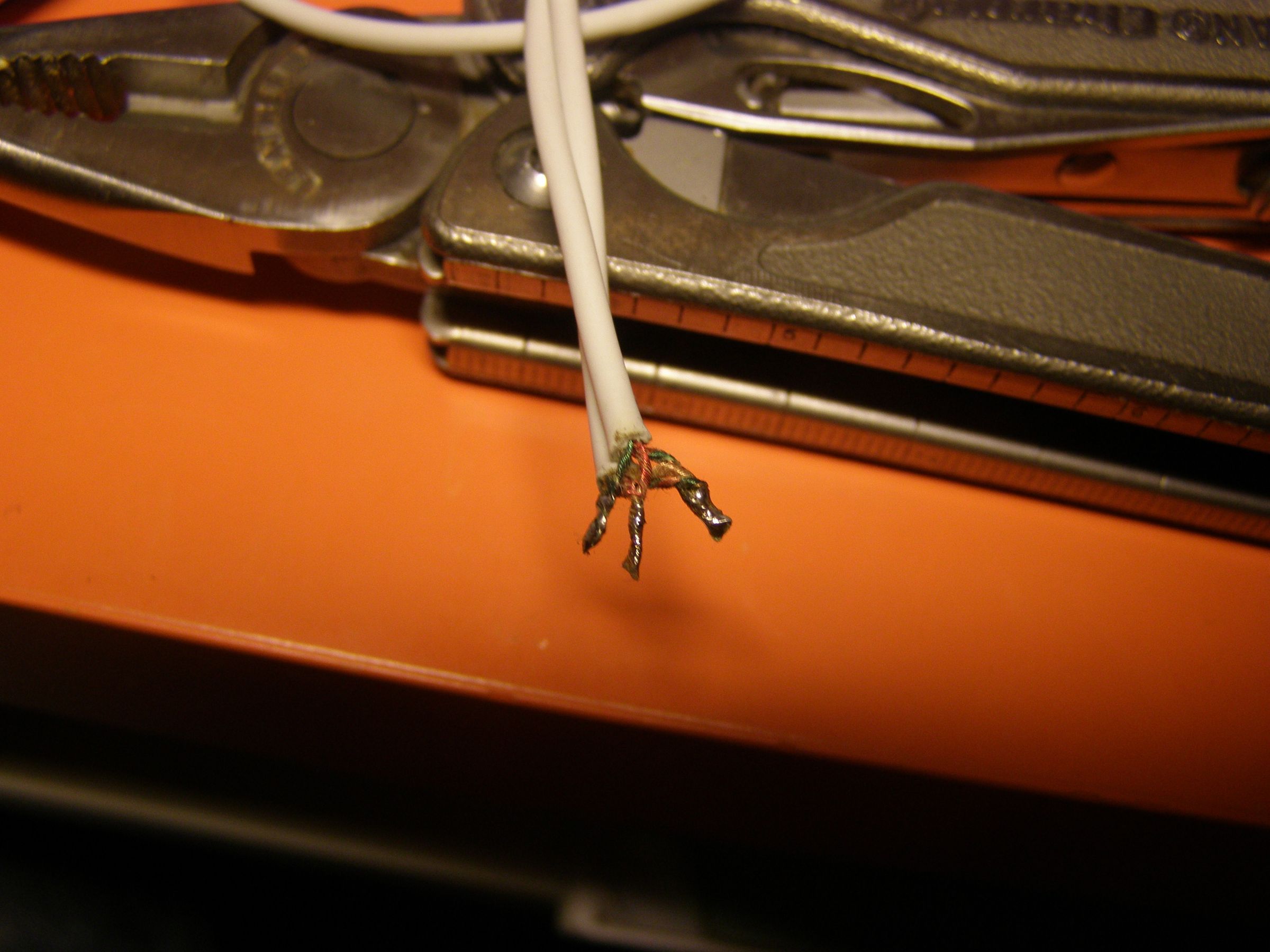 Apple Ipod Headphone Hack : 3 Steps (with Pictures) - Instructables