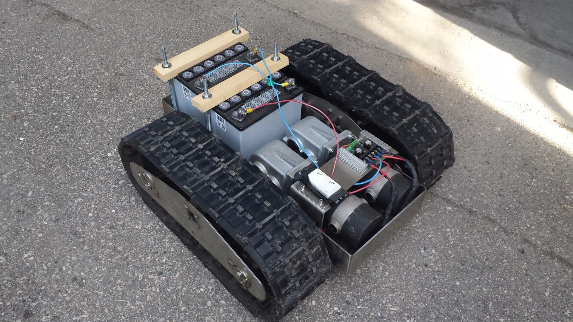Remote Control Tank Drive : 4 Steps (with Pictures) - Instructables