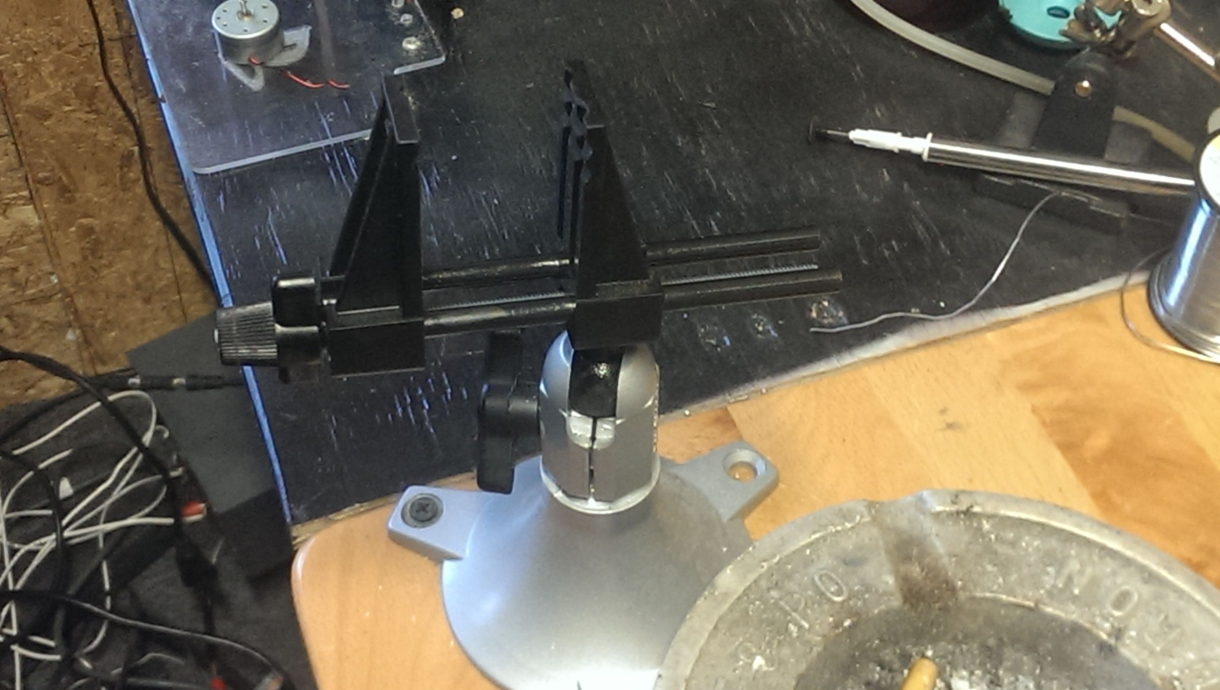 Electric Vise (UPDATE ON OFF ON SWITCH) : 6 Steps - Instructables