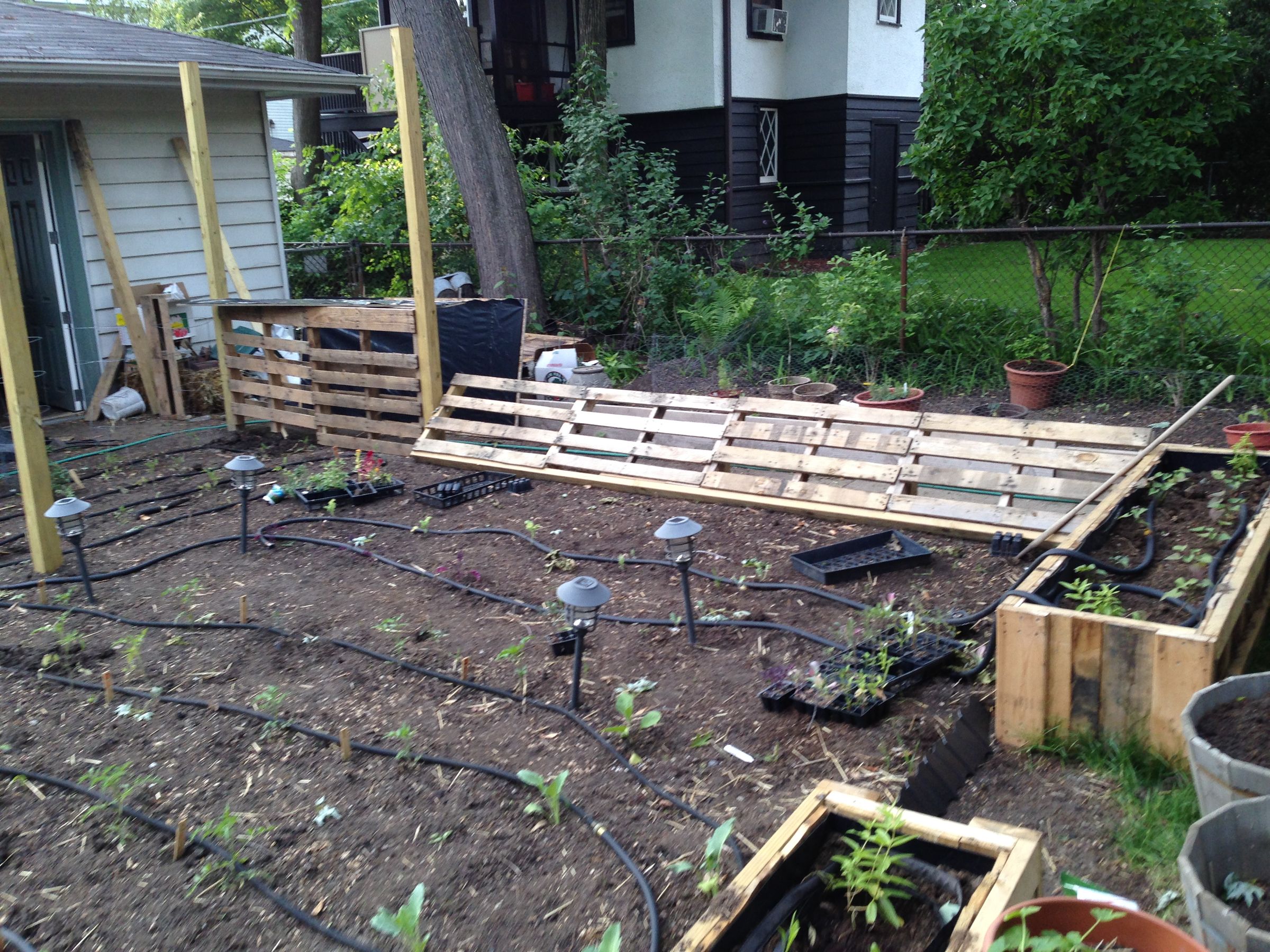Outdoor Pallet Garden : 10 Steps (with Pictures) - Instructables