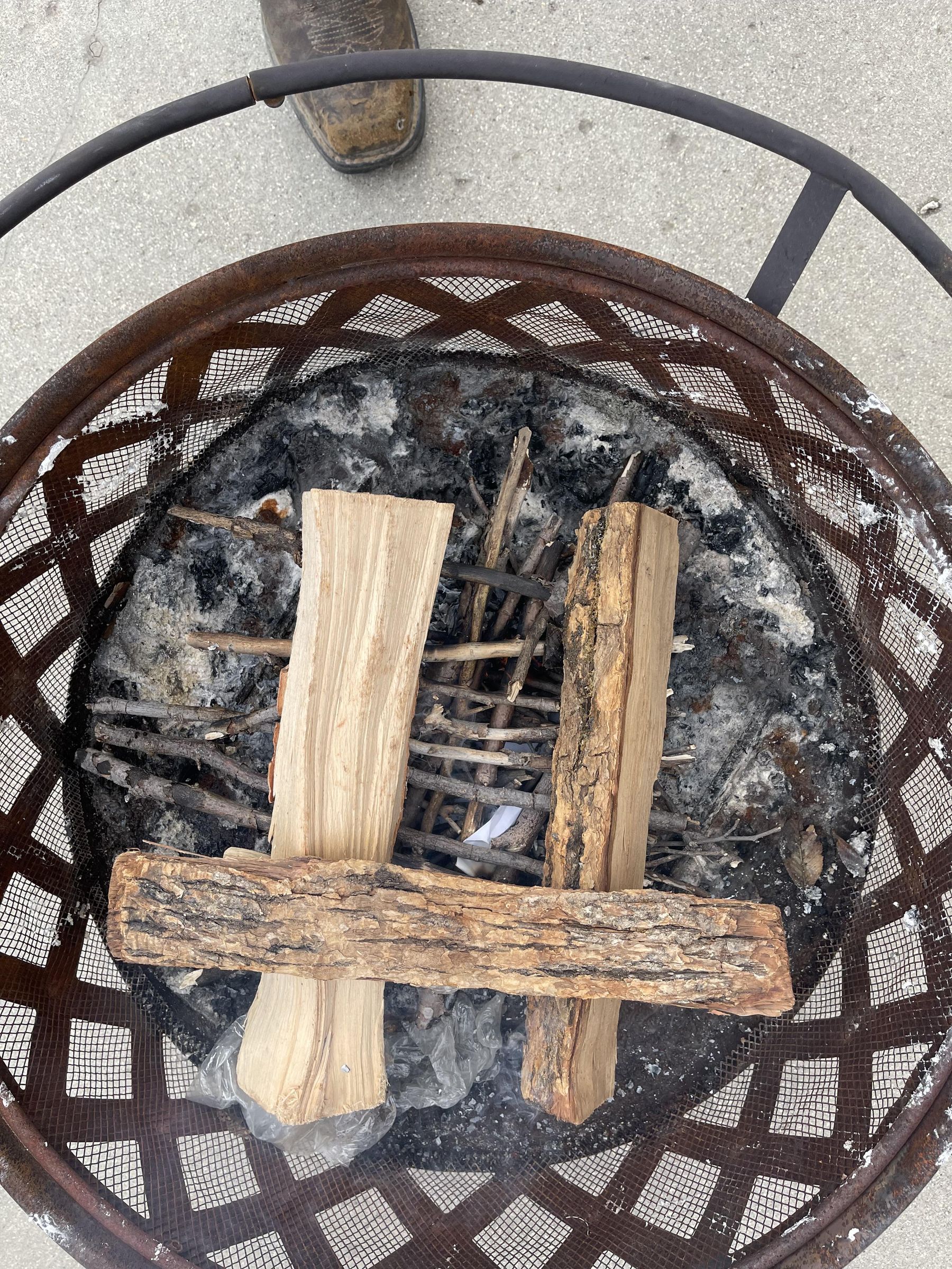 How to Build a Camp Fire : 4 Steps - Instructables