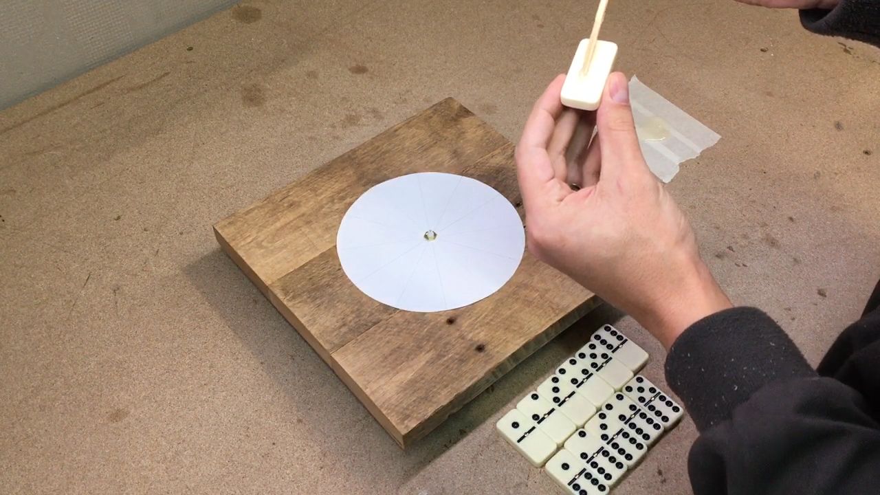 DIY: Domino Clock From Pallet Wood : 8 Steps (with Pictures) - Instructables