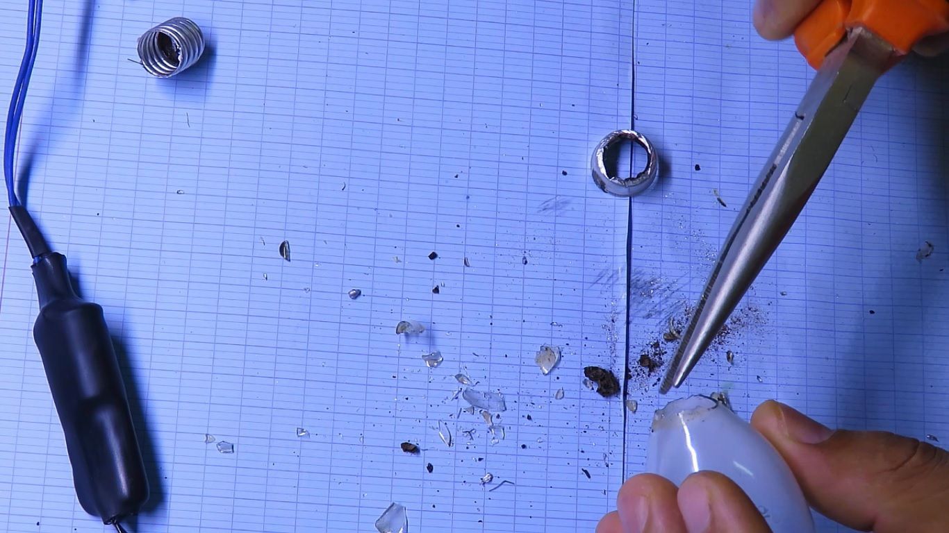 Converting Malfunctioning Bulbs Into LED Bulbs + Transformless Power ...