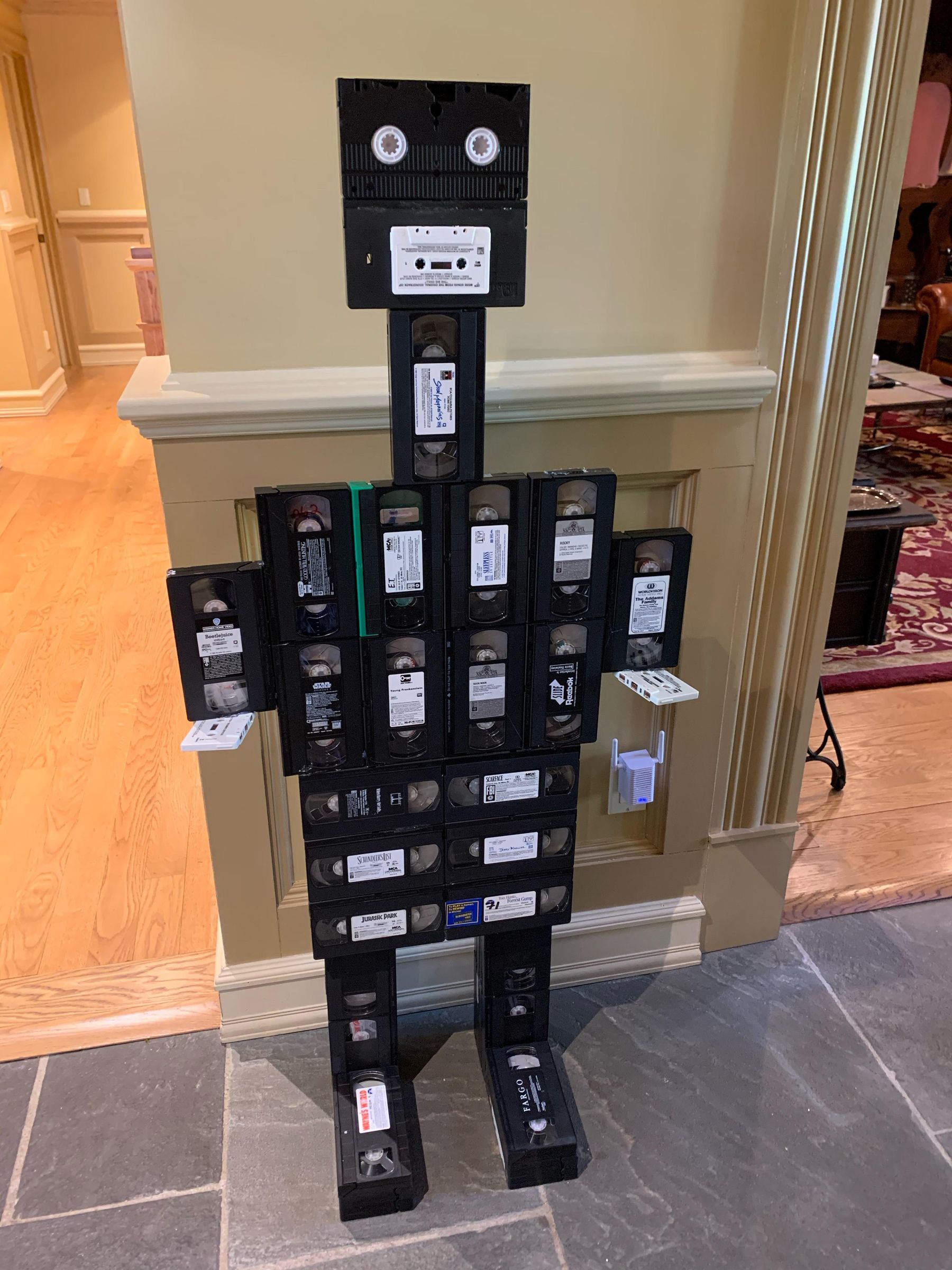 VHS Robot Statue : 4 Steps - Instructables