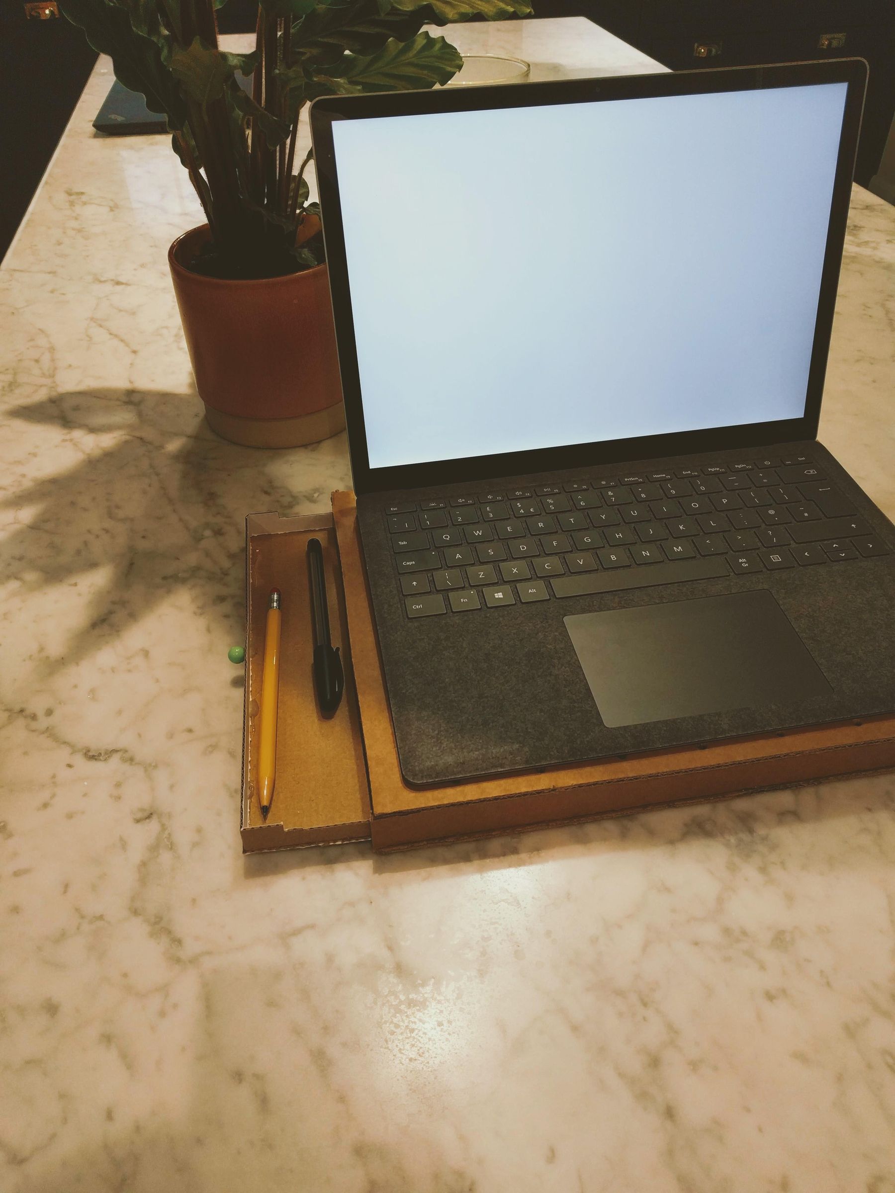 Laptop Stand With Storage : 8 Steps (with Pictures) - Instructables