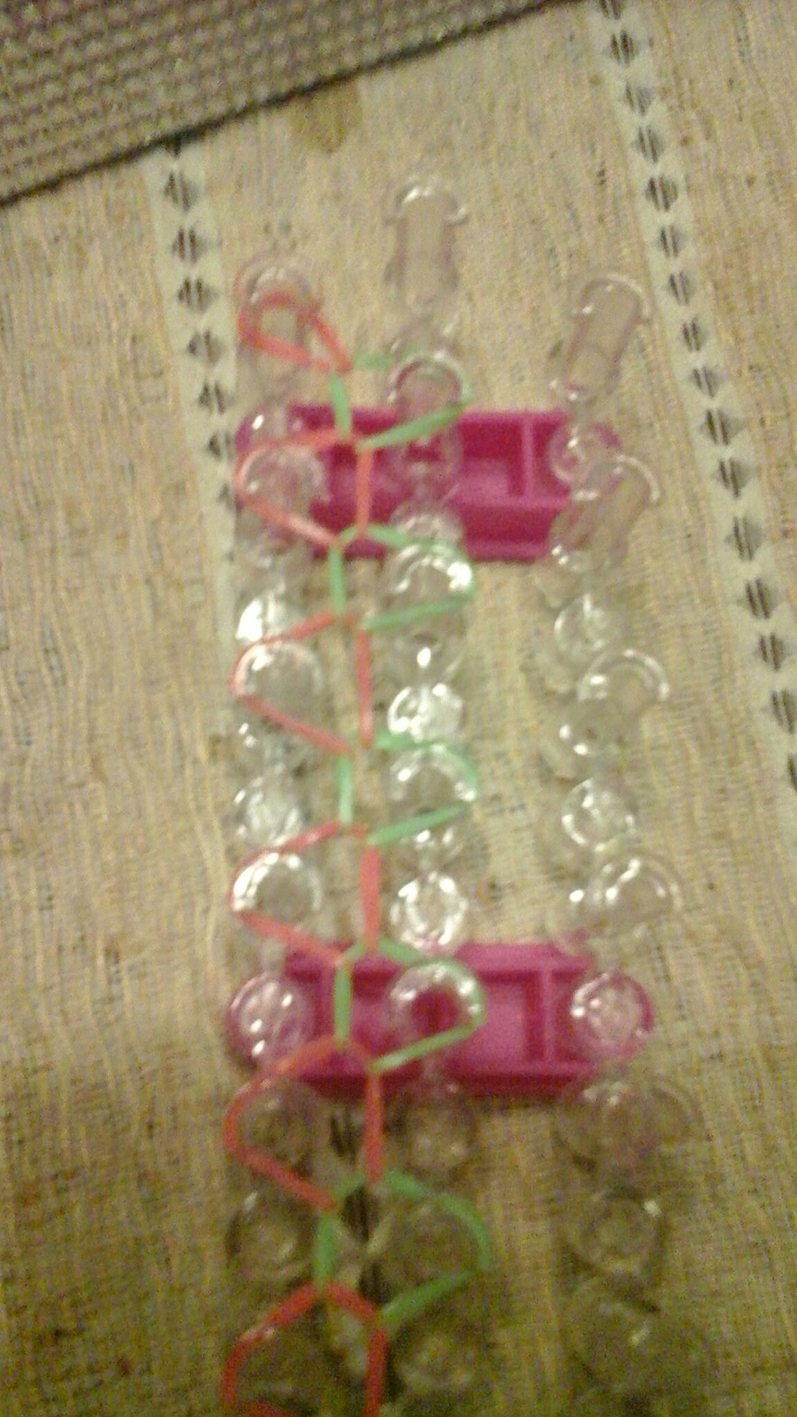 Single Loop Loom Bands : 7 Steps - Instructables