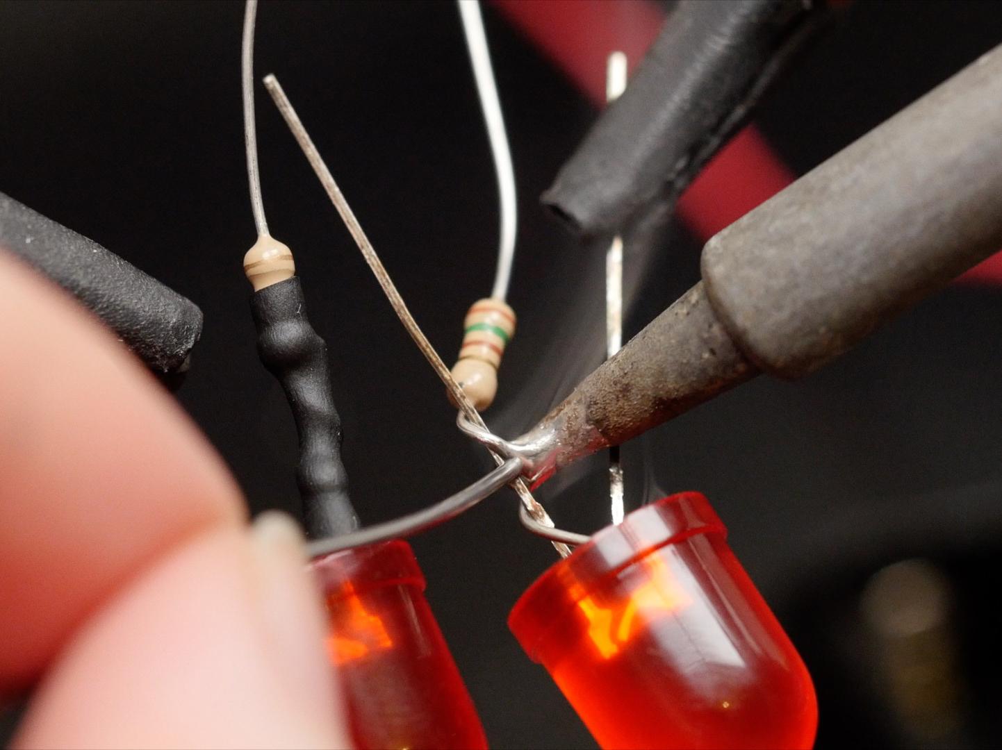 Easy LED Circuit : 5 Steps (with Pictures) - Instructables