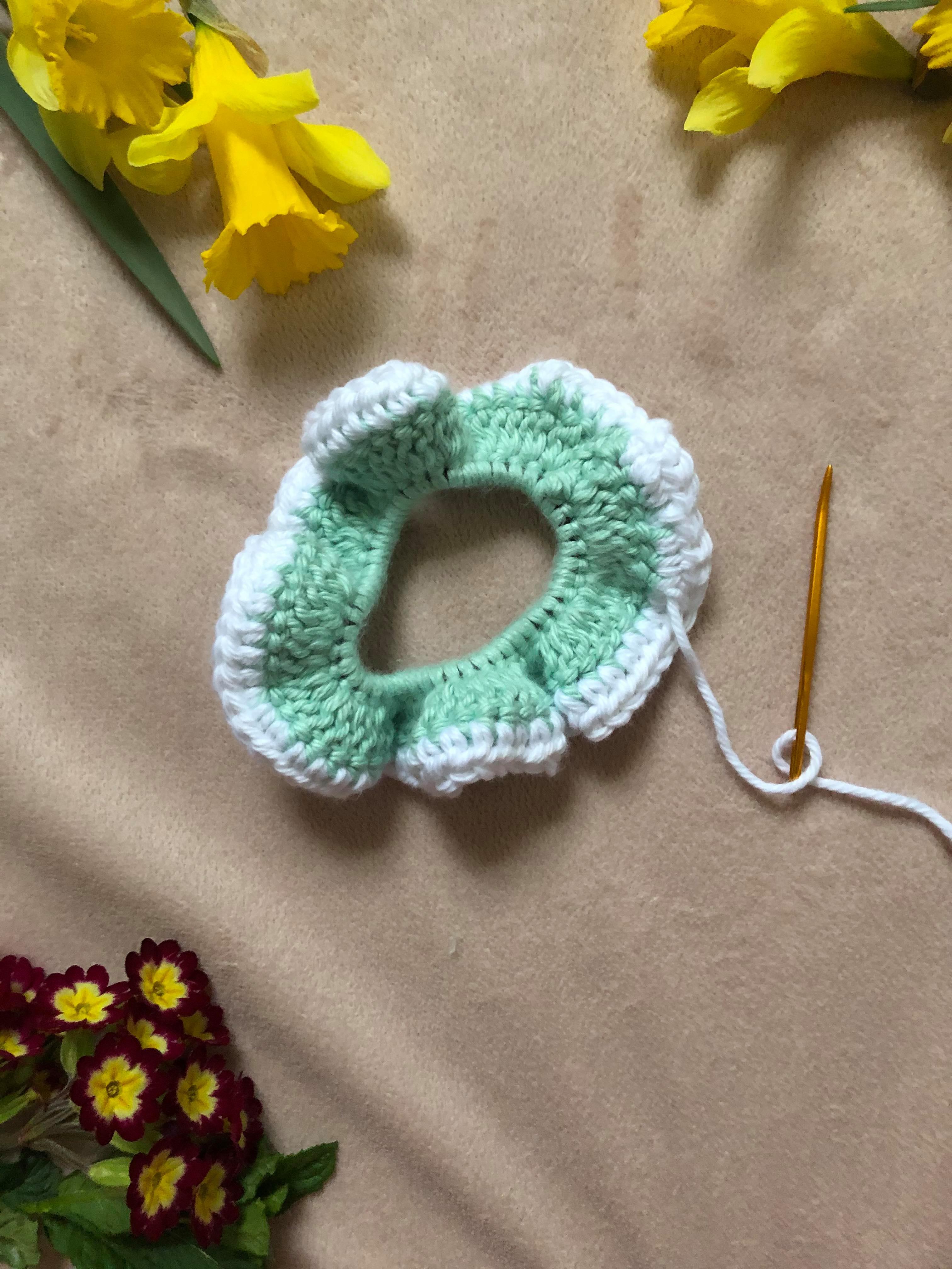 Crochet Ruffle Scrunchie! : 4 Steps (with Pictures) - Instructables