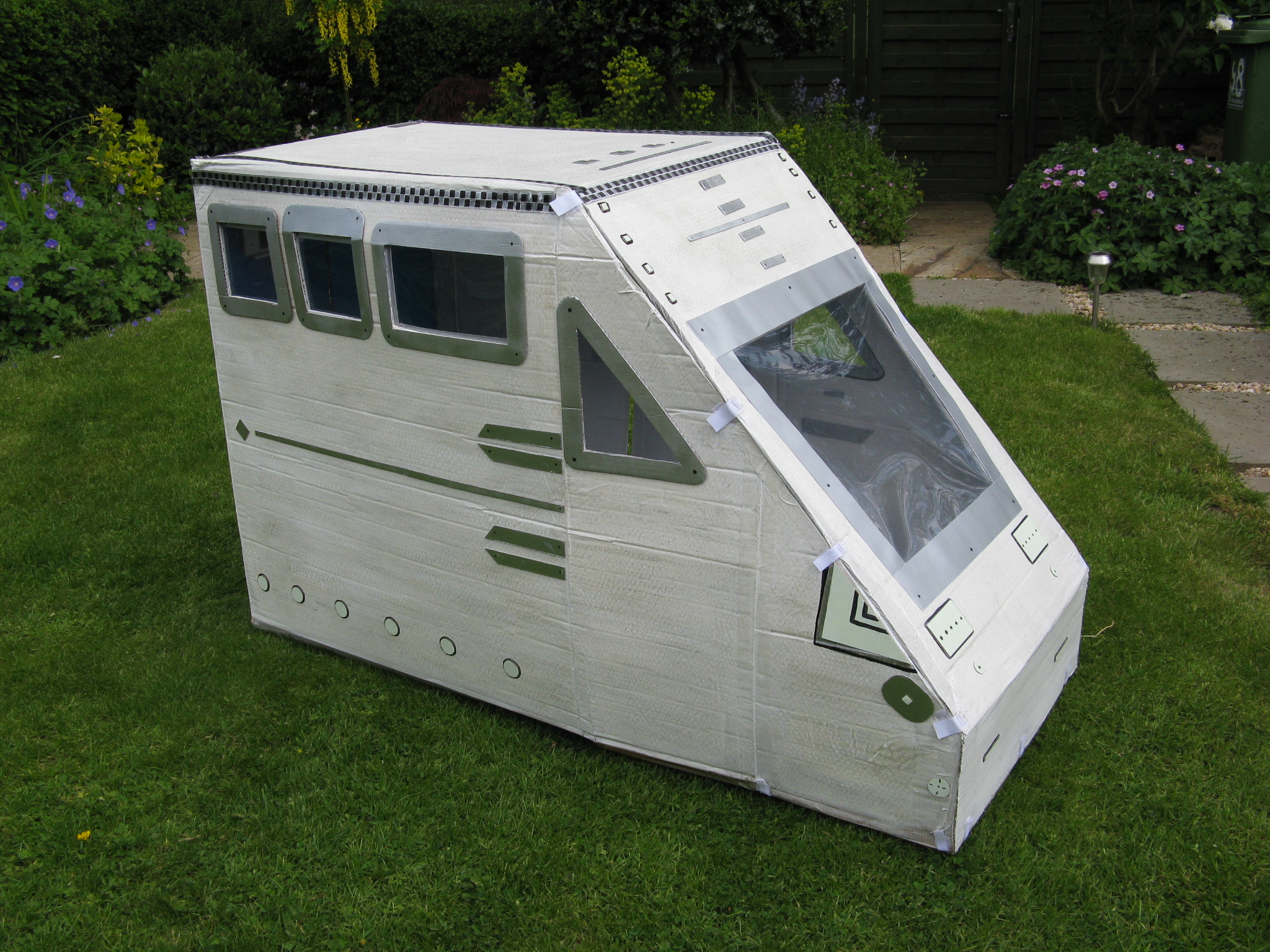 Spaceship for Kids Fold-able Made From Cardboard : 5 Steps (with ...