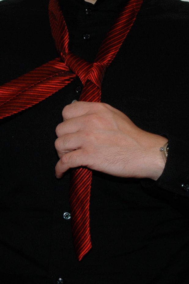 How to Tie a Tie: Half Windsor : 9 Steps (with Pictures) - Instructables