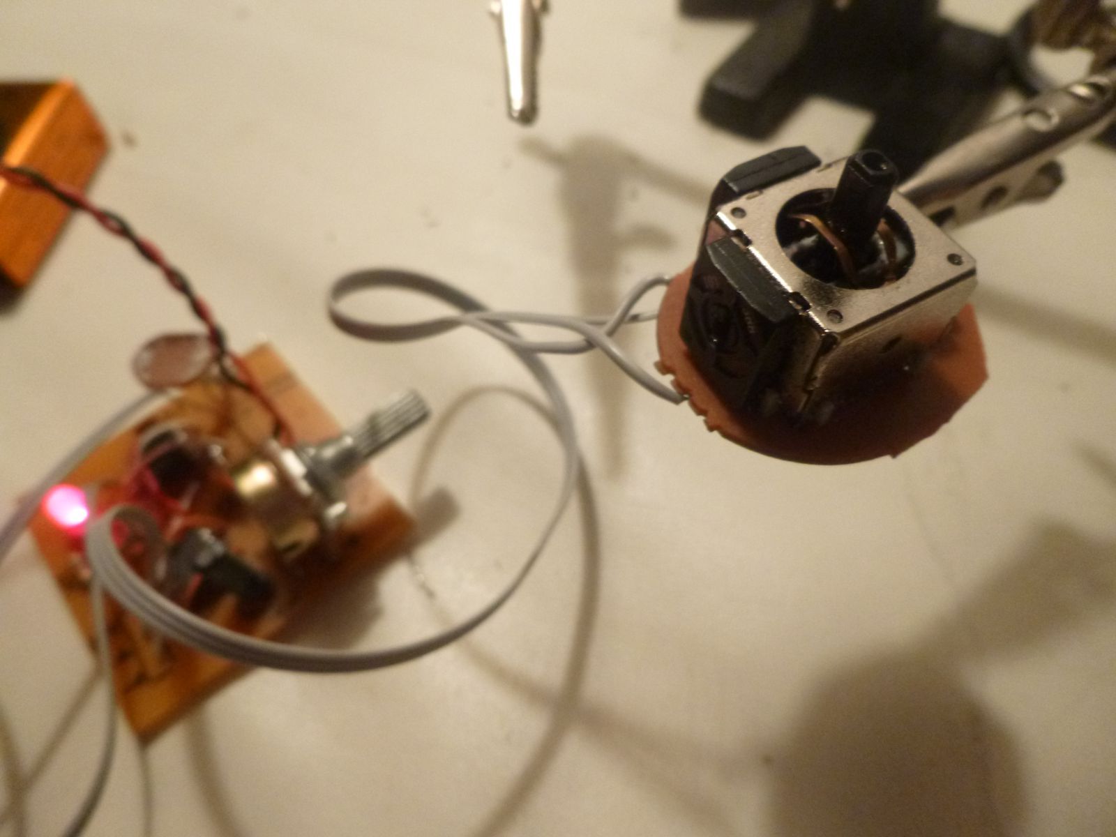Light Theremin With Magnet Holder : 4 Steps - Instructables