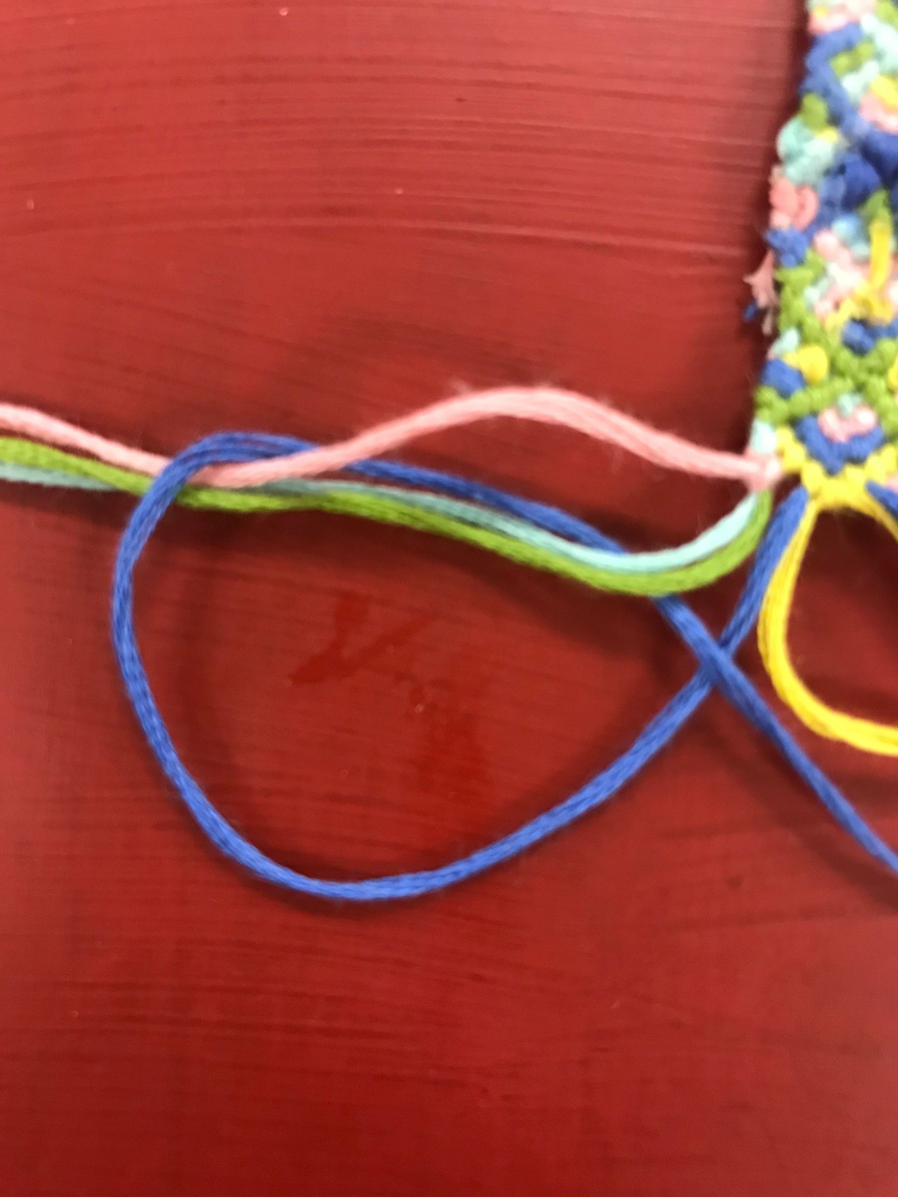 Friendship Bracelet With Teardrop Loop and Triangle Ending : 7 Steps - Instructables