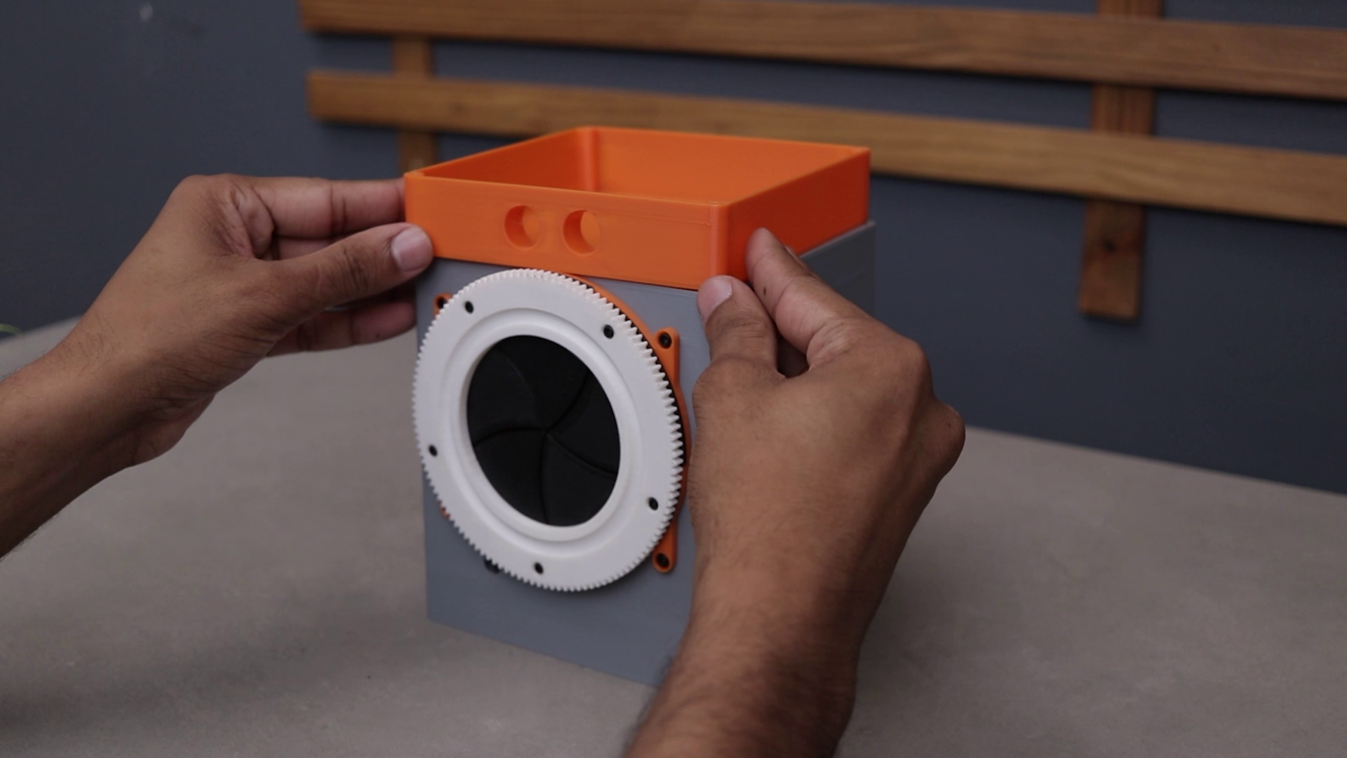 Smart Desk Dustbin With Futuristic Iris Lid : 10 Steps (with Pictures ...