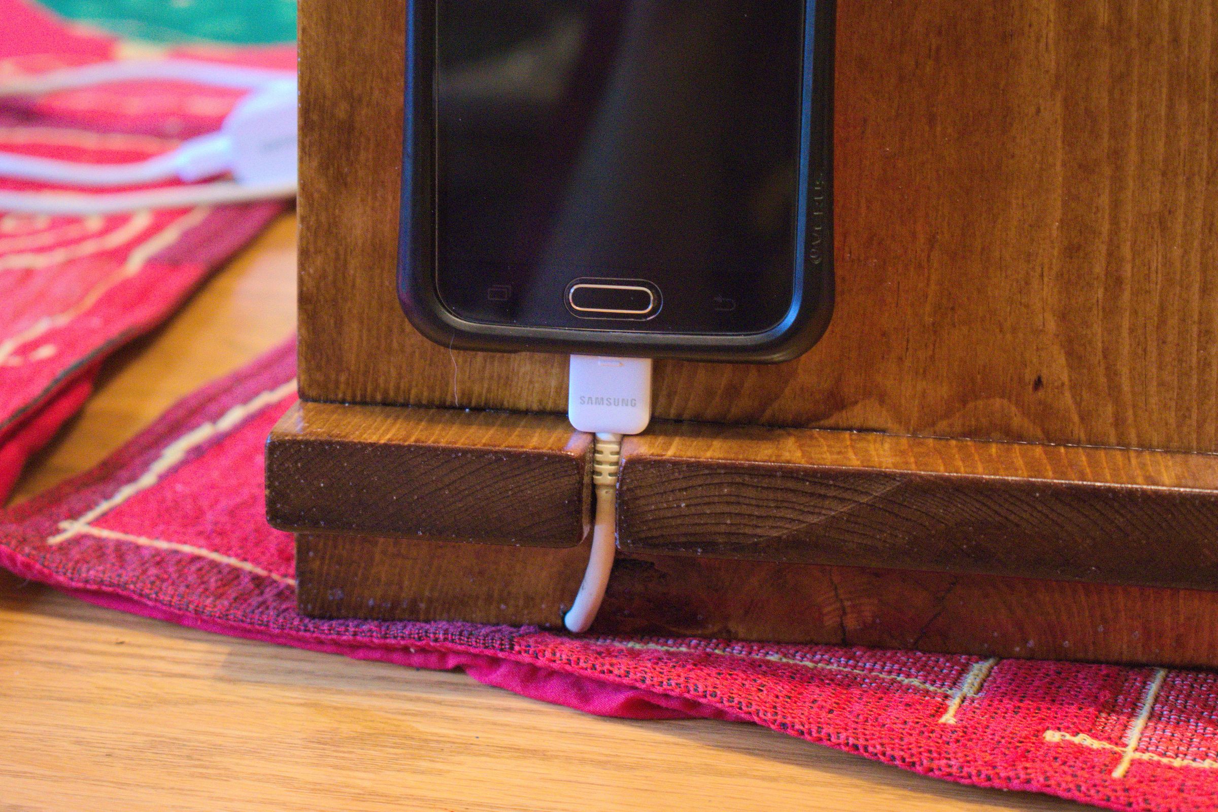 Minimalist Docking Station : 10 Steps (with Pictures) - Instructables