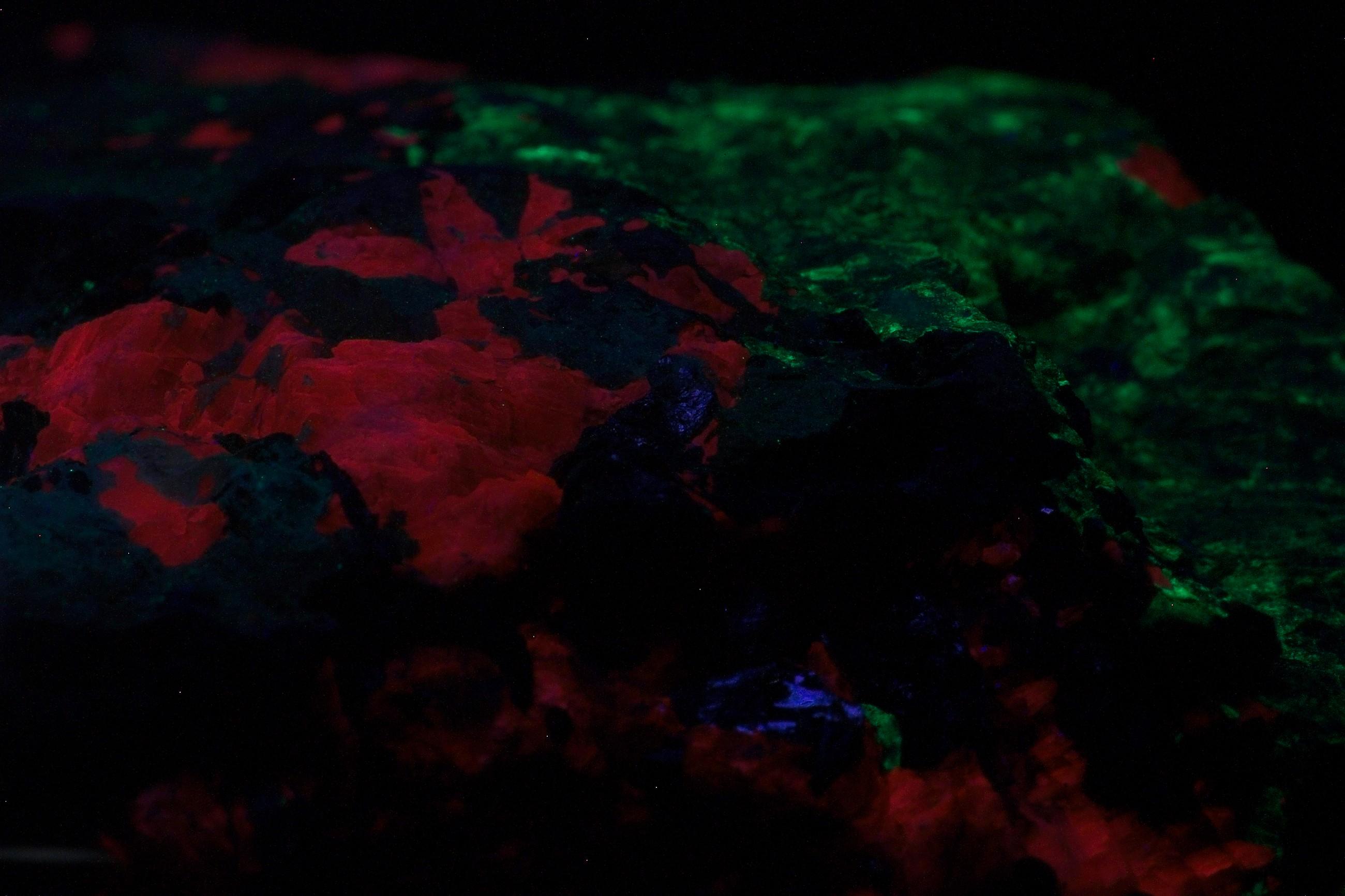 Build a Simple UV Photography Box : 25 Steps (with Pictures ...