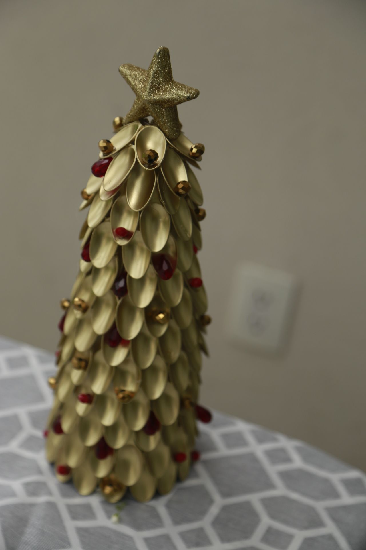 Recycled Materials XMas Tree : 9 Steps (with Pictures) - Instructables