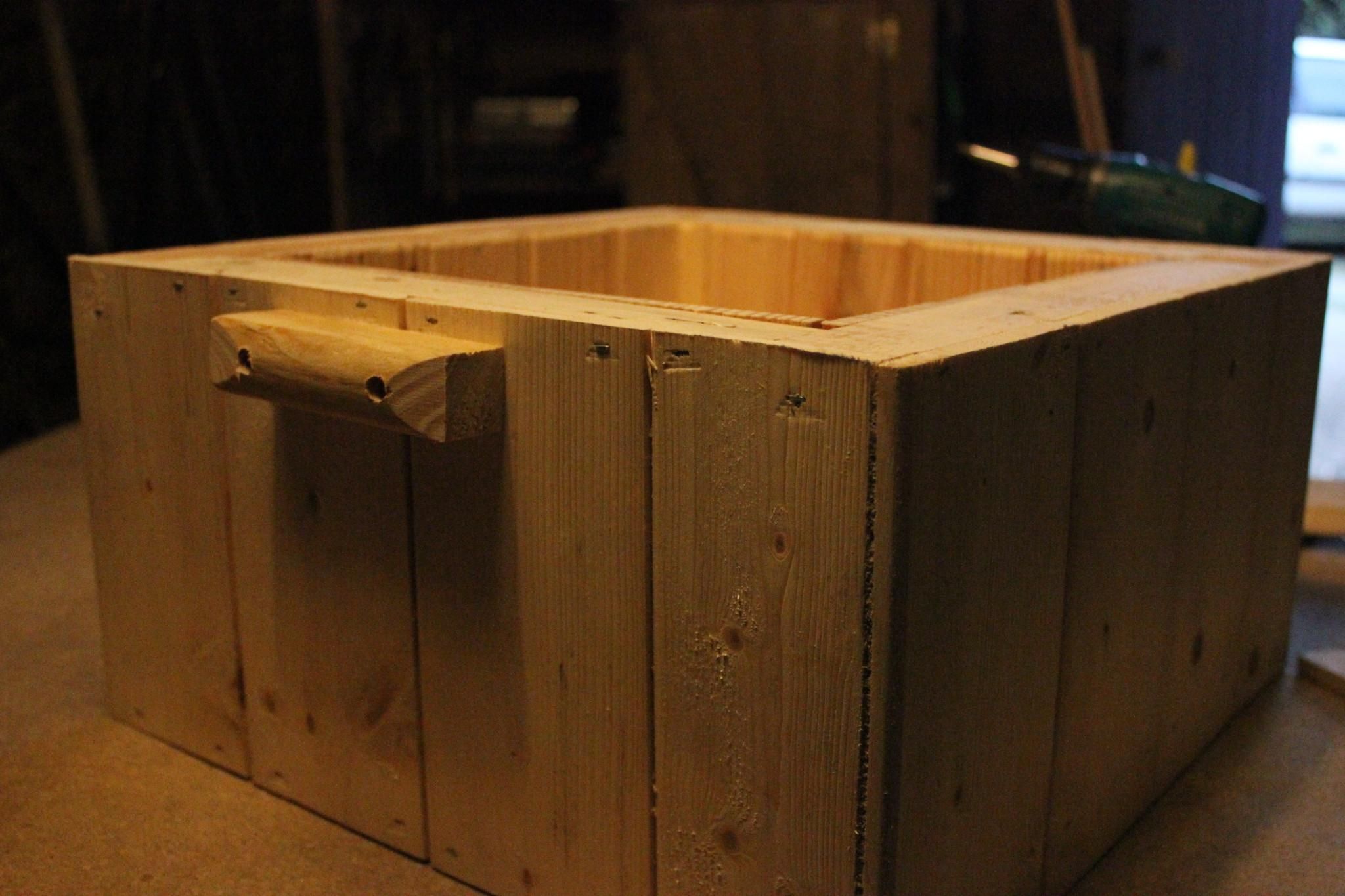 Make a Wooden Fuelless Cooker or Hay-box Using Scrap Wood and Hemp Wool ...