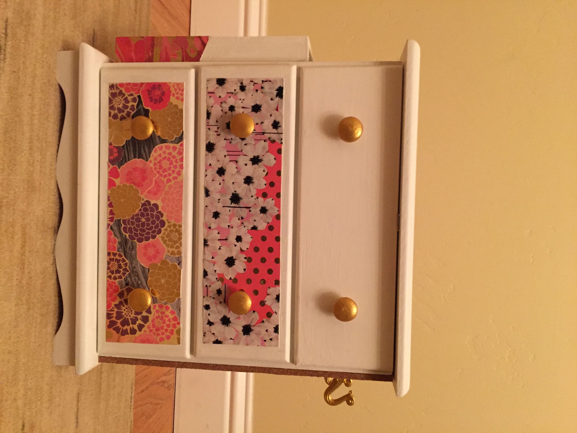 Upcycled Home Organizer : 8 Steps (with Pictures) - Instructables