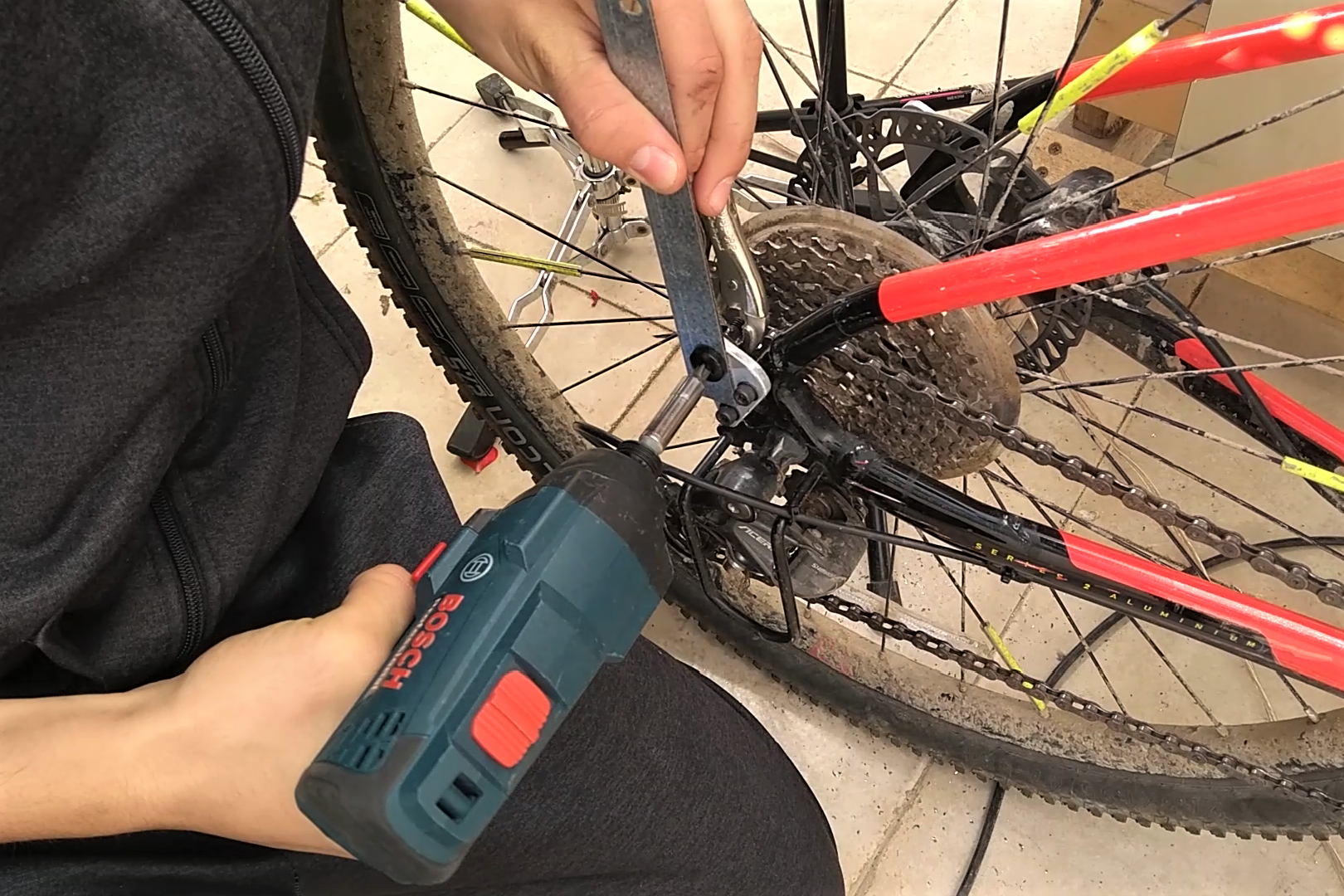 DIY Bike Rear Rack With a MAGNETIC U-lock Mount! (no Welding) : 16 ...