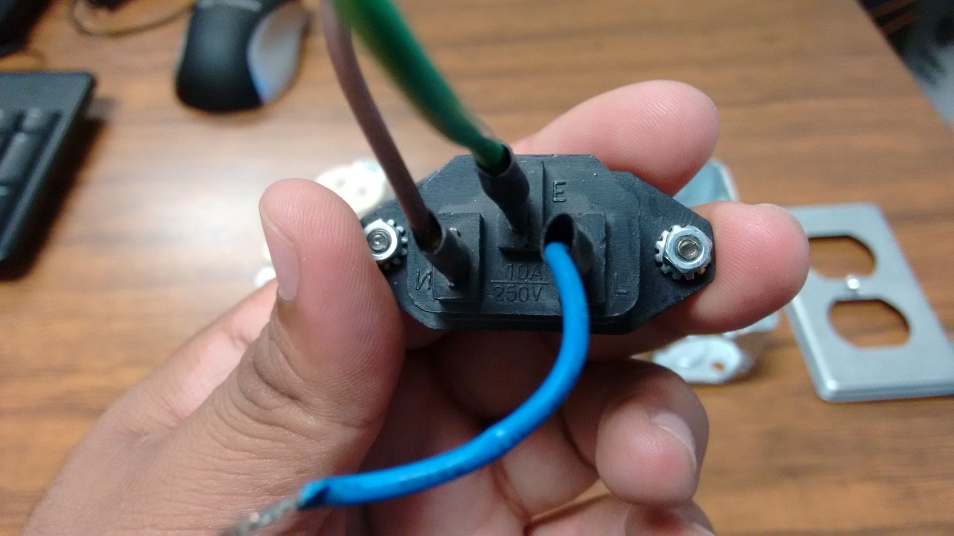Portable Power Outlet : 5 Steps - Instructables