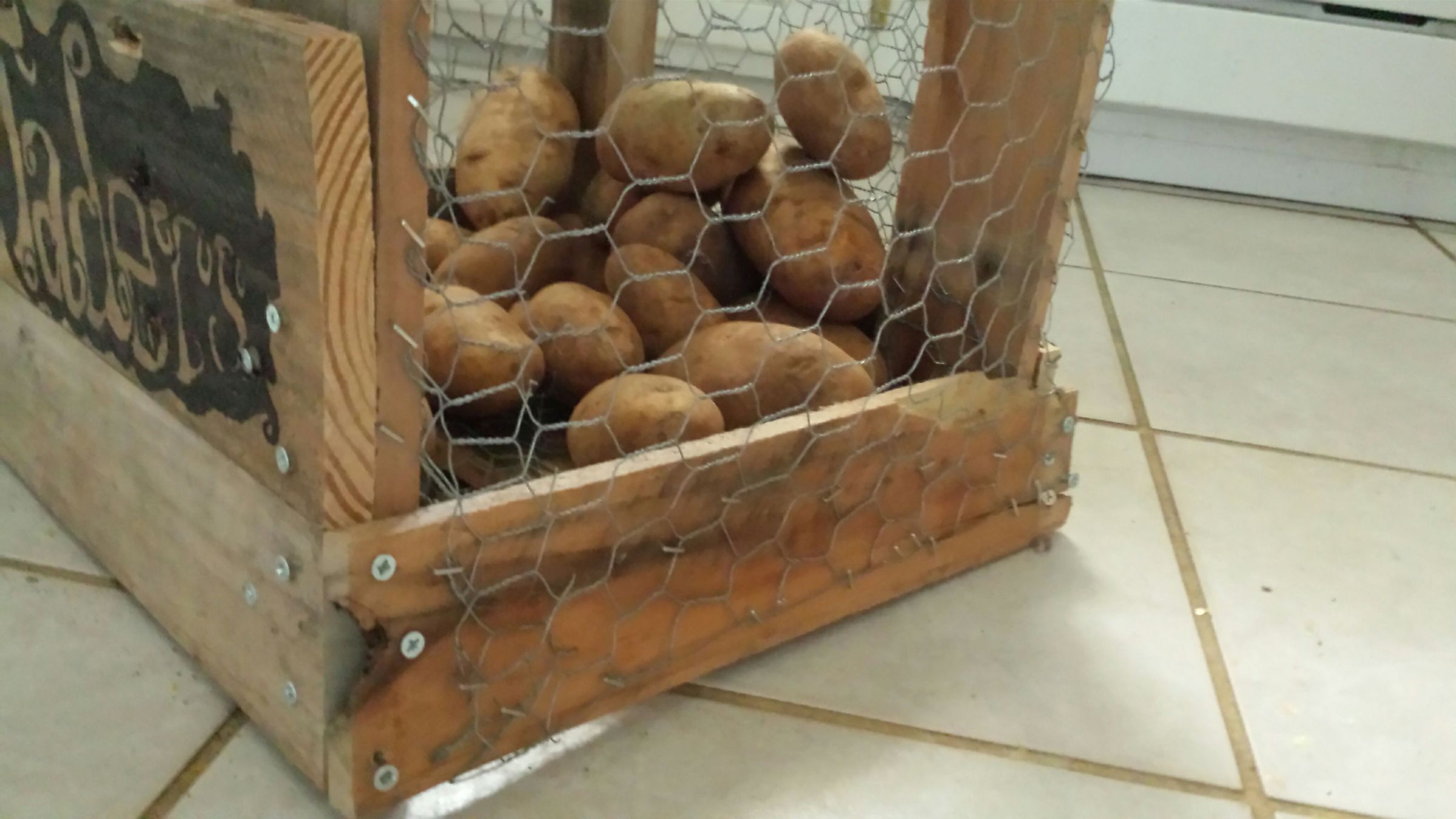 Pallet Bin for Potatos and Onions : 8 Steps - Instructables