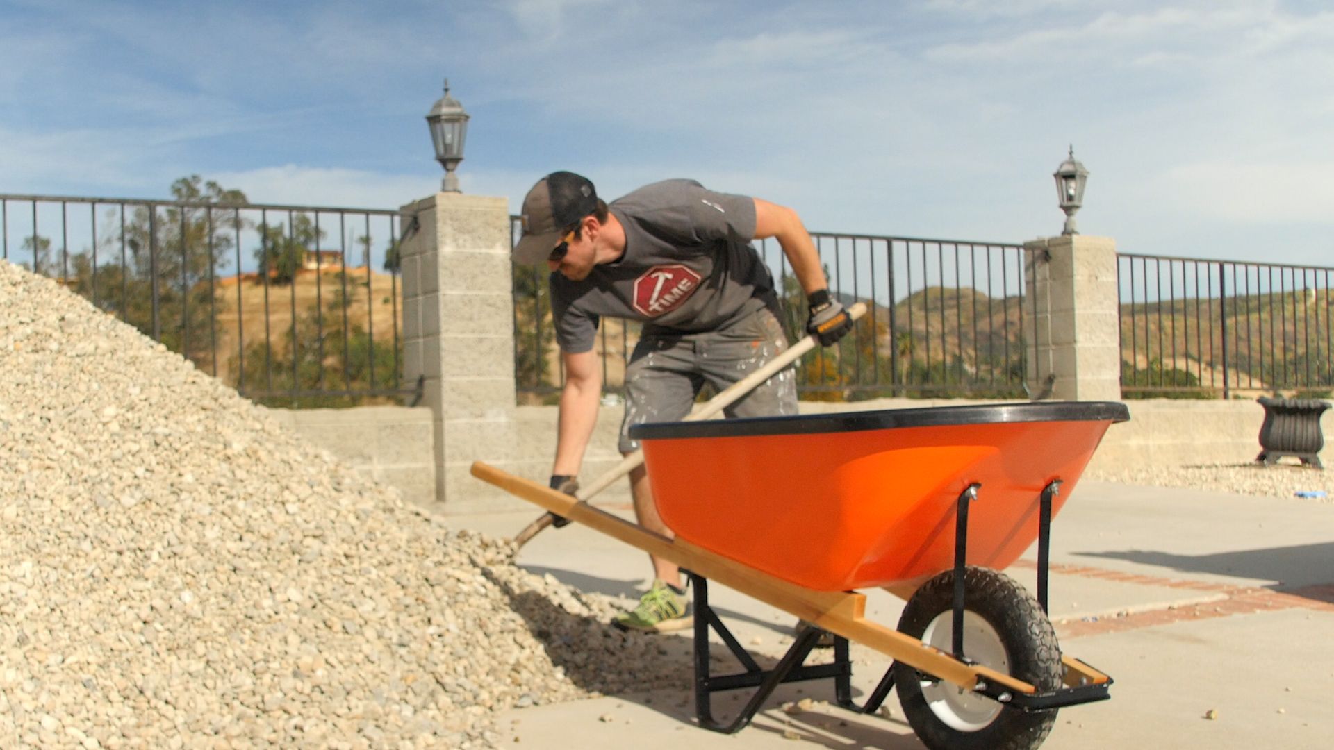 How to Restore an Old Wheelbarrow : 5 Steps (with Pictures) - Instructables