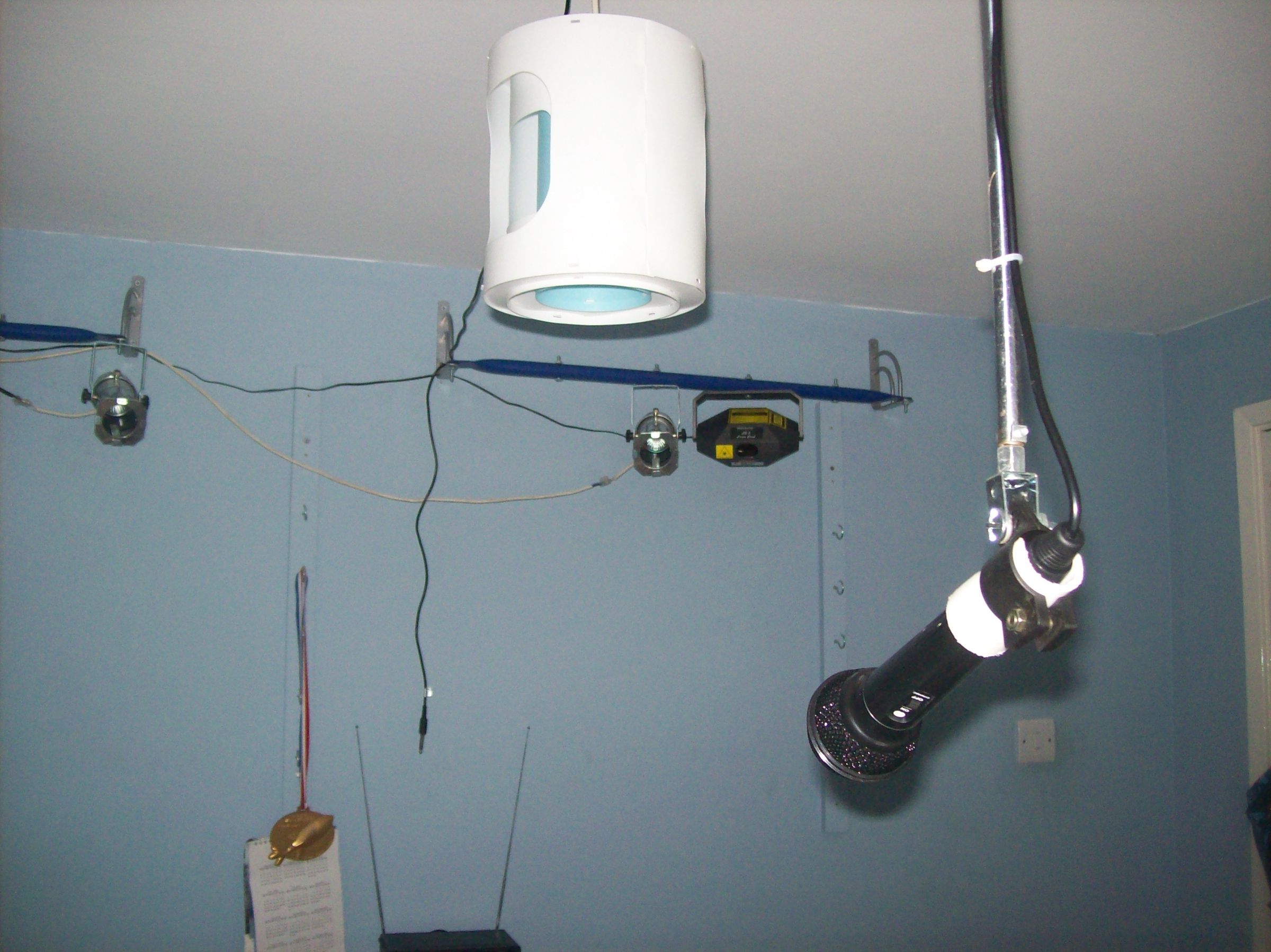 Microphone Ceiling Mount : 5 Steps - Instructables