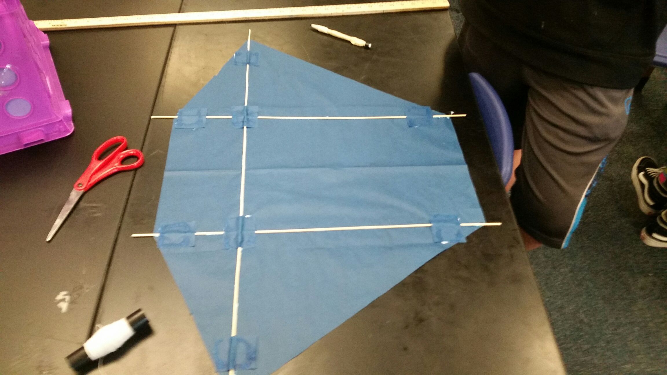 Chip and Dale Barndoor Kite : 9 Steps - Instructables