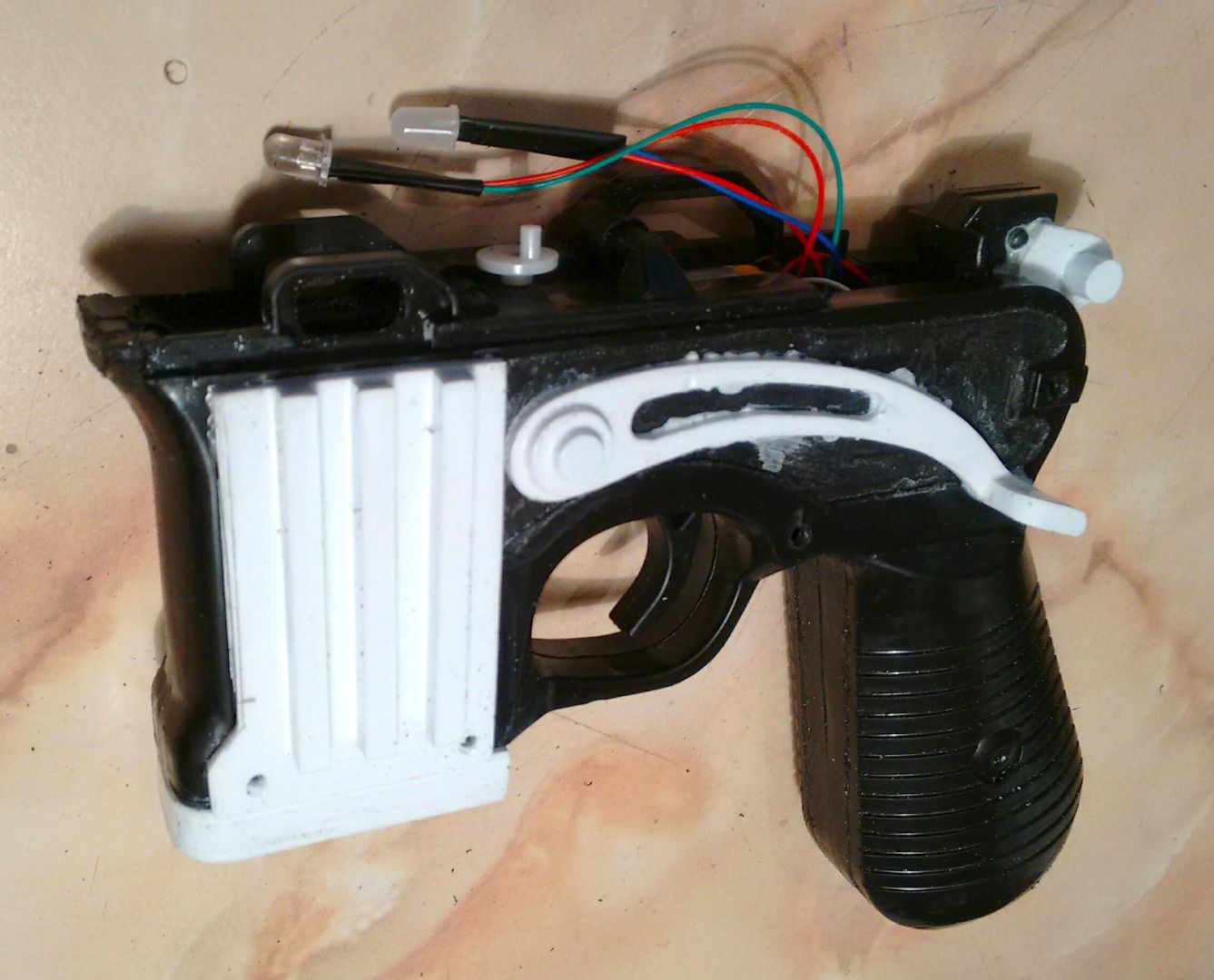 Bioshock Infinite Booker DeWitt's Broadsider/Mauser Pistol Replica : 14 ...