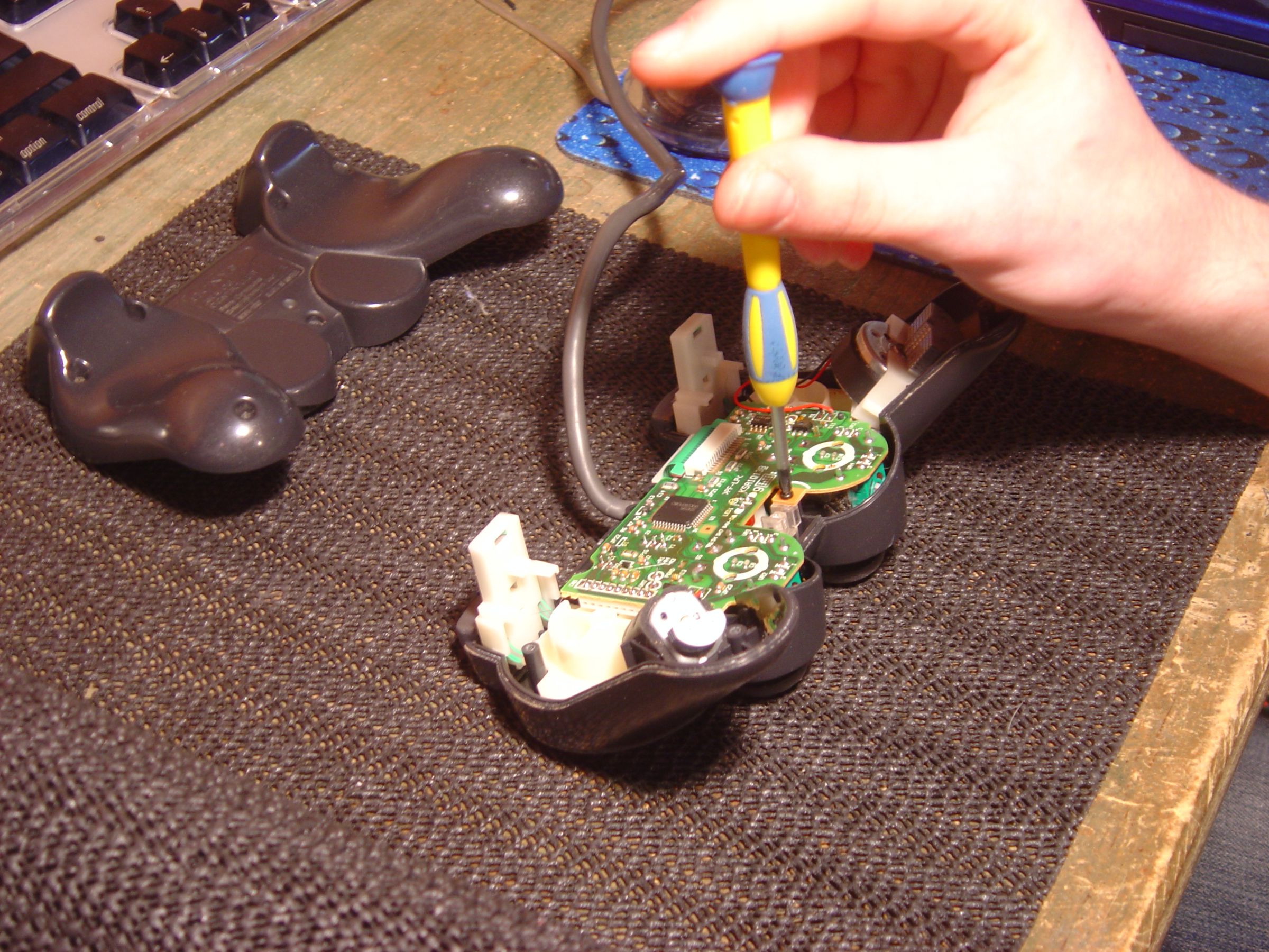 Clean Your DualShock Controller : 9 Steps - Instructables