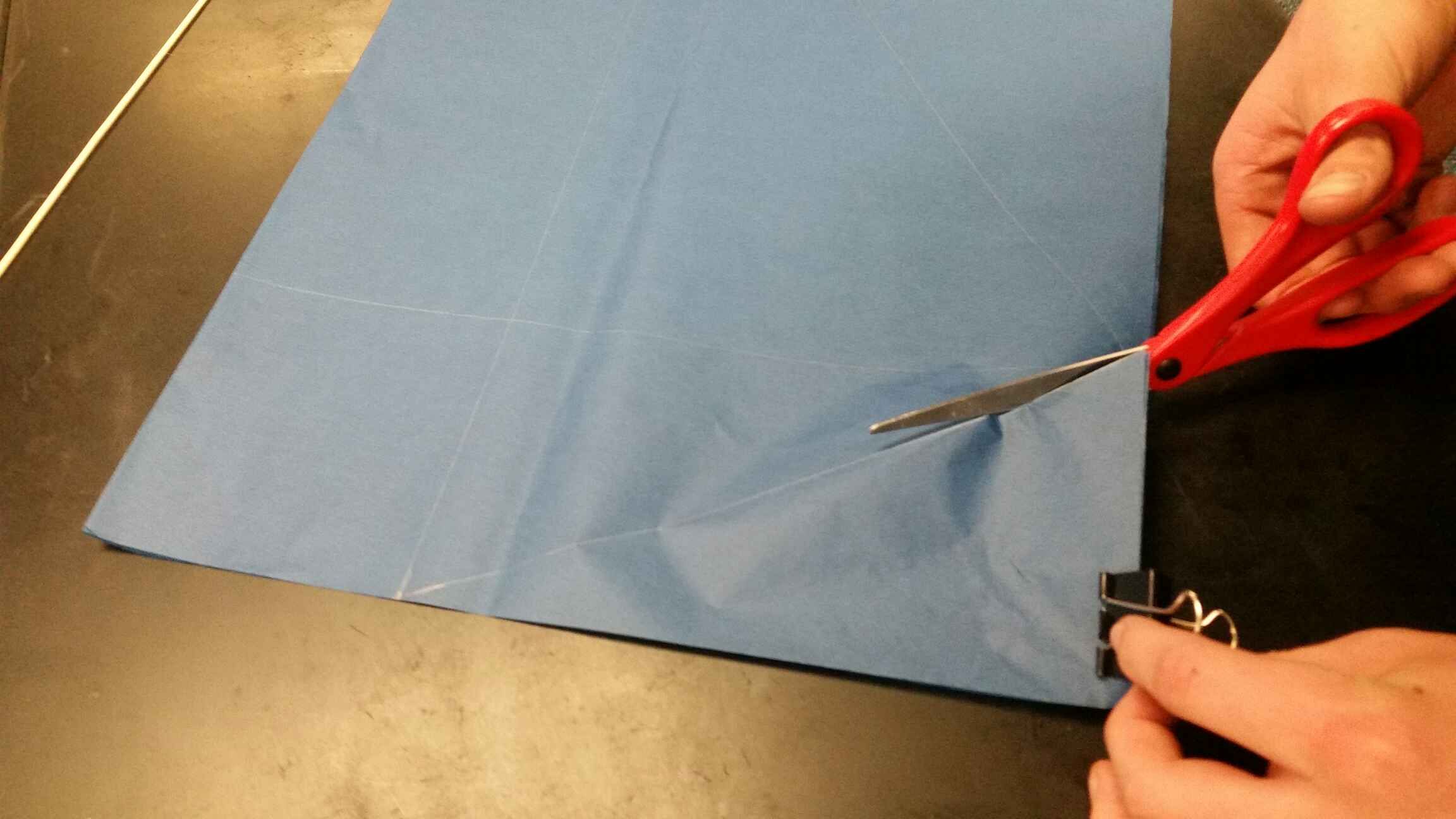 Chip and Dale Barndoor Kite : 9 Steps - Instructables