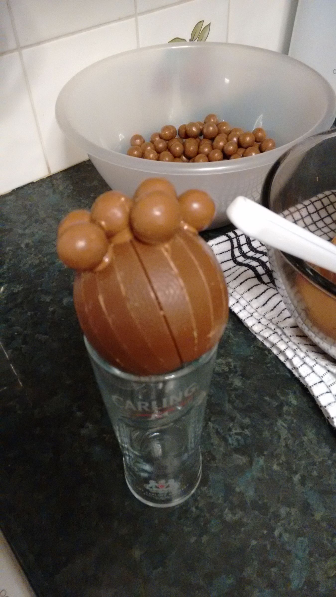 Malteser Christmas Pudding : 10 Steps (with Pictures) - Instructables